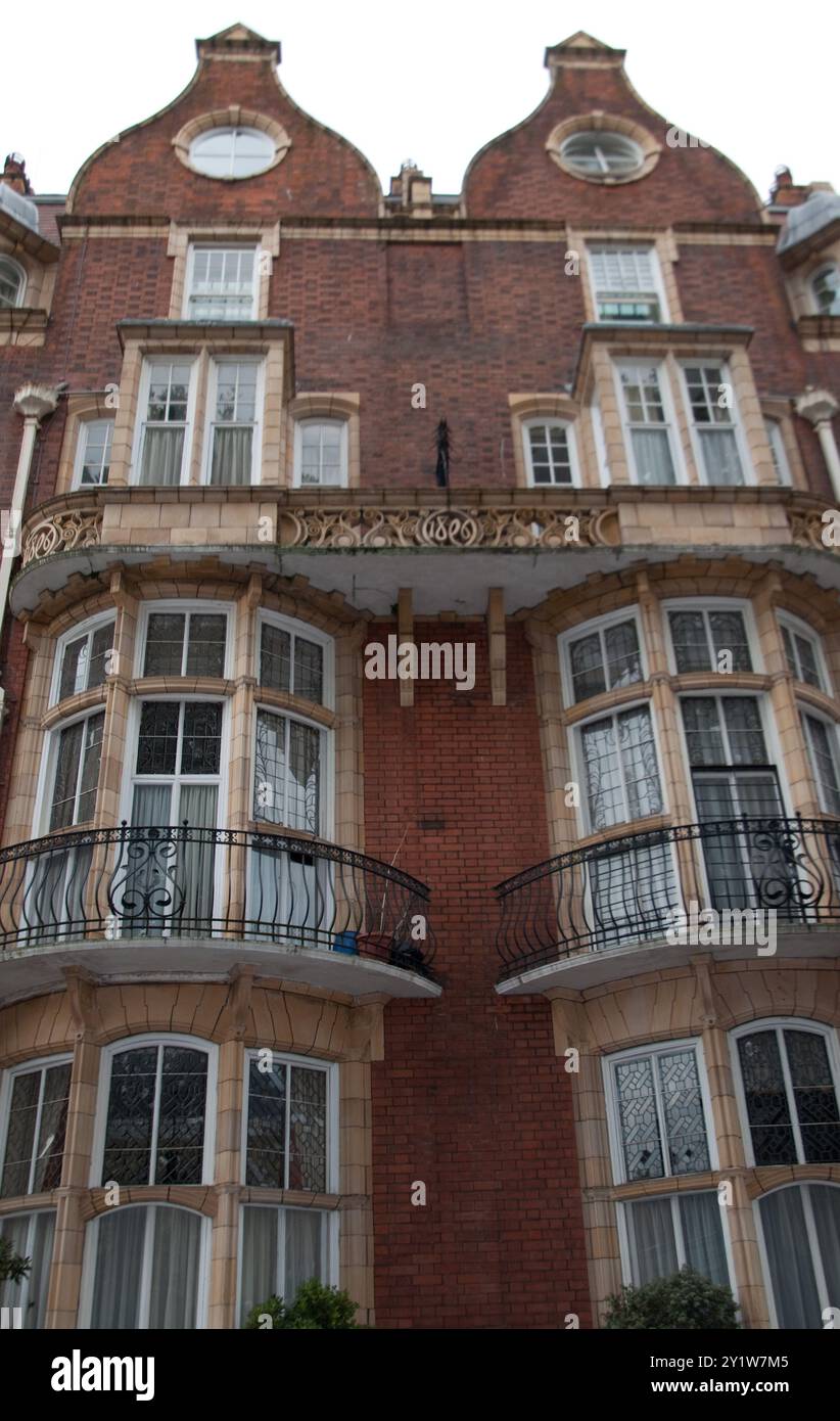 Victorian bay windows hi-res stock photography and images - Alamy