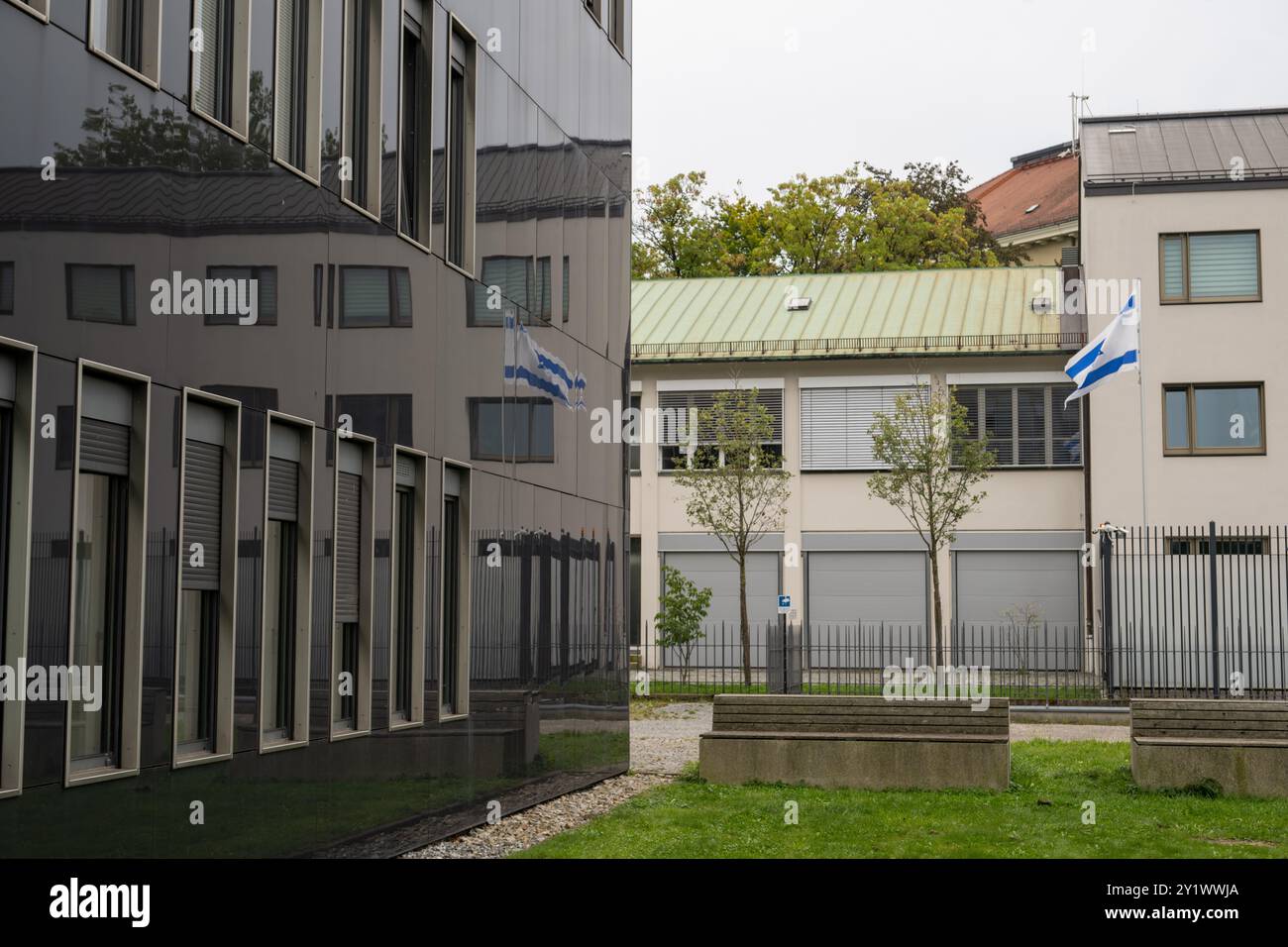 Israeli consulate general building hi-res stock photography and images ...