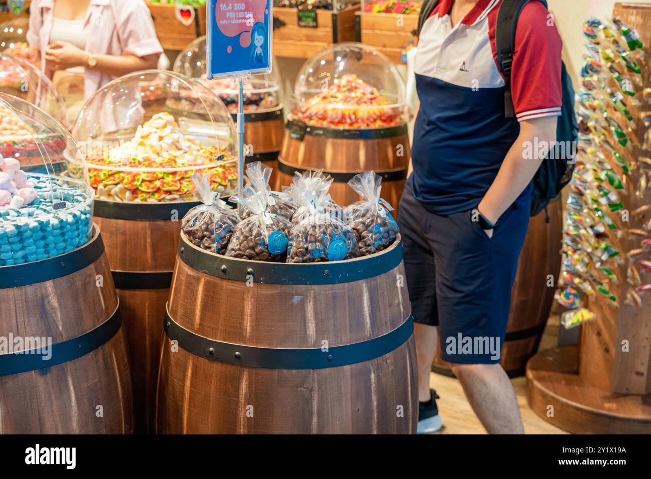 Singapore hawkers market hi-res stock photography and images - Alamy