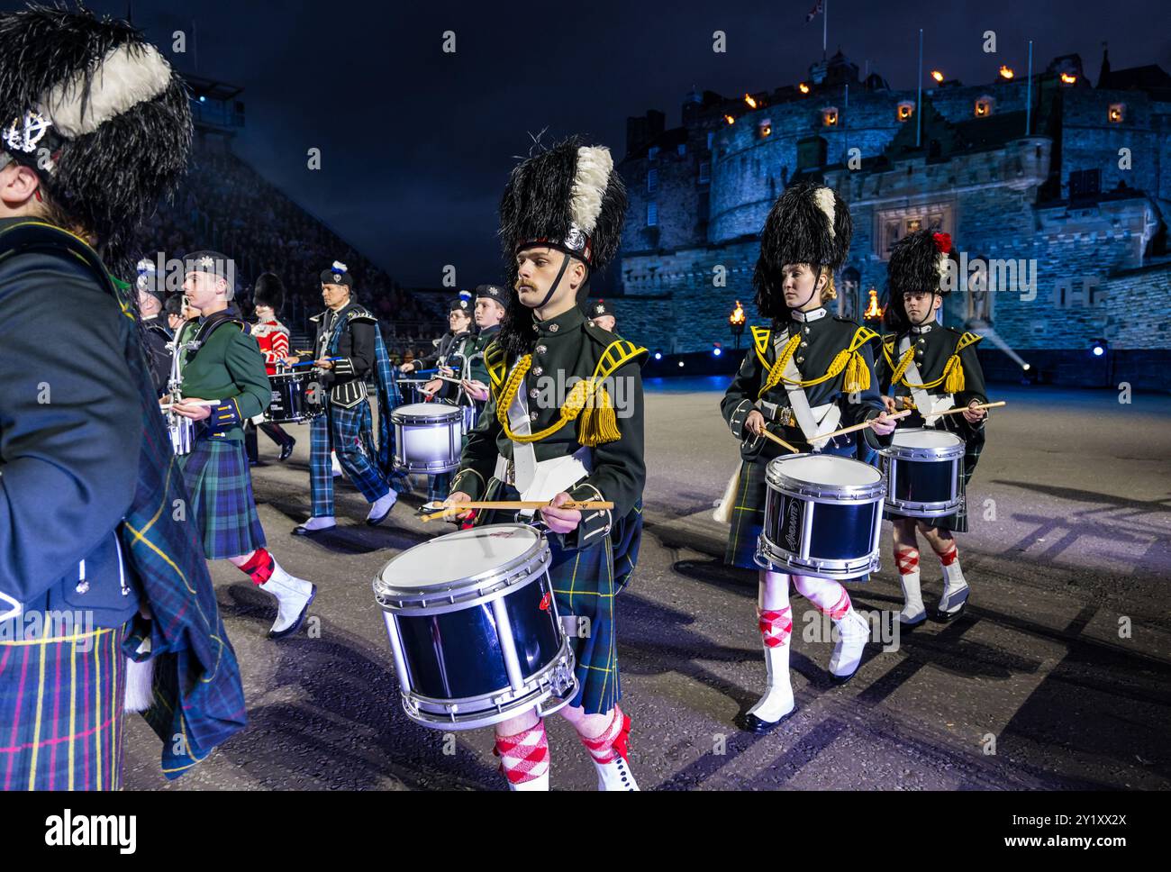 Scottish soldiers marching playing drums, Edinburgh Military Tattoo ...
