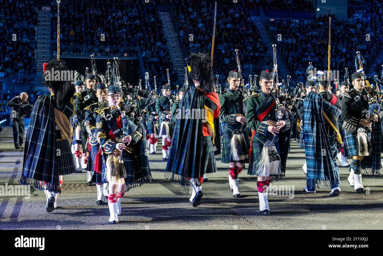 Scottish soldiers marching playing bagpipes, Edinburgh Military Tattoo ...