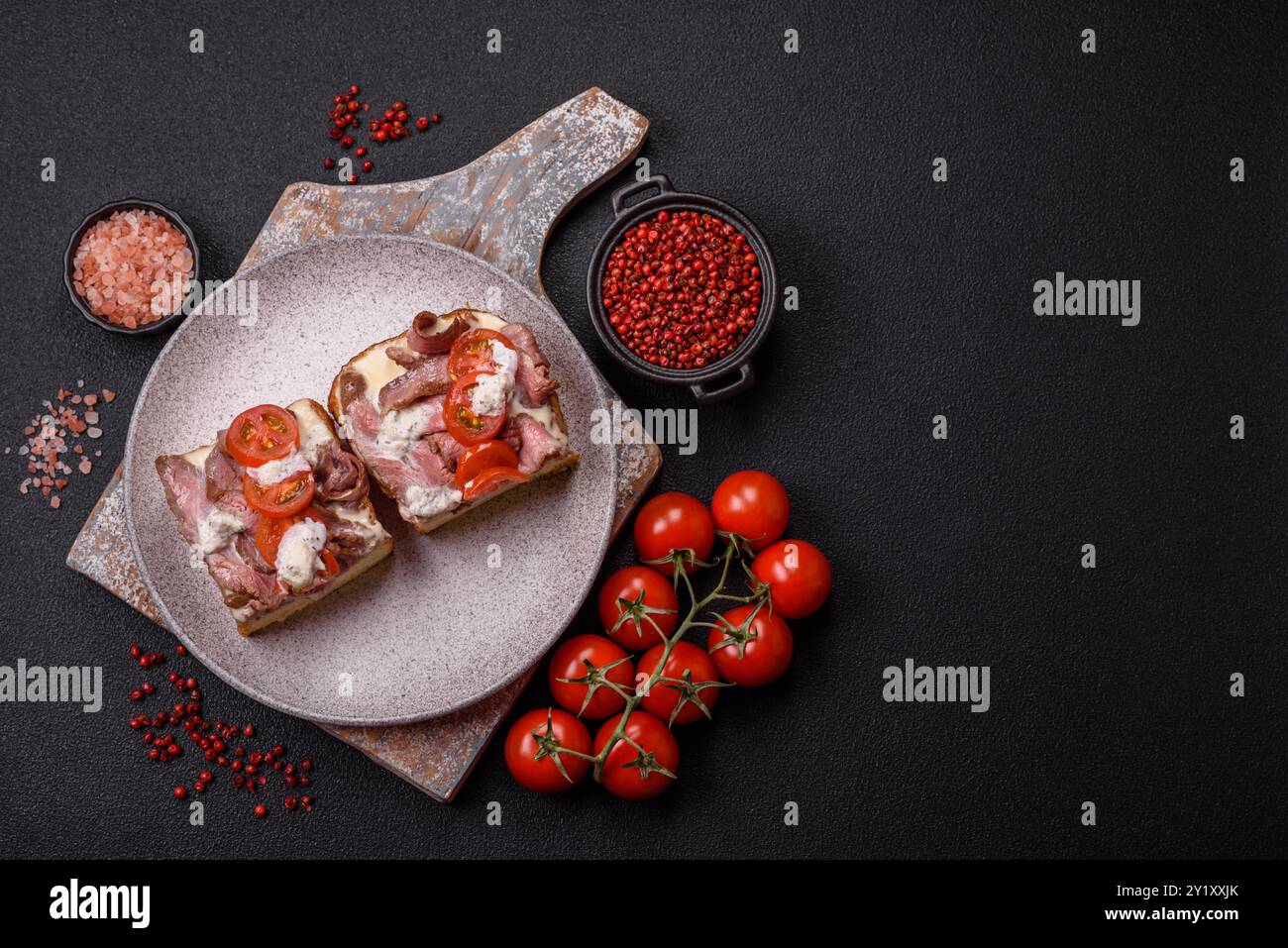 Sandwich with brioche bun, roast beef, tomatoes, stracciatello and ...