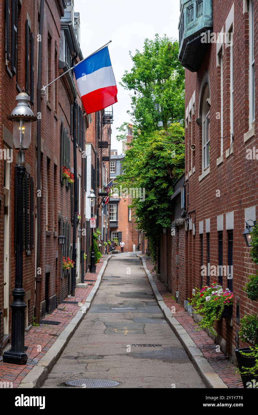 Historic Acorn Street on Beacon Hill in downtown Boston Massachusetts ...
