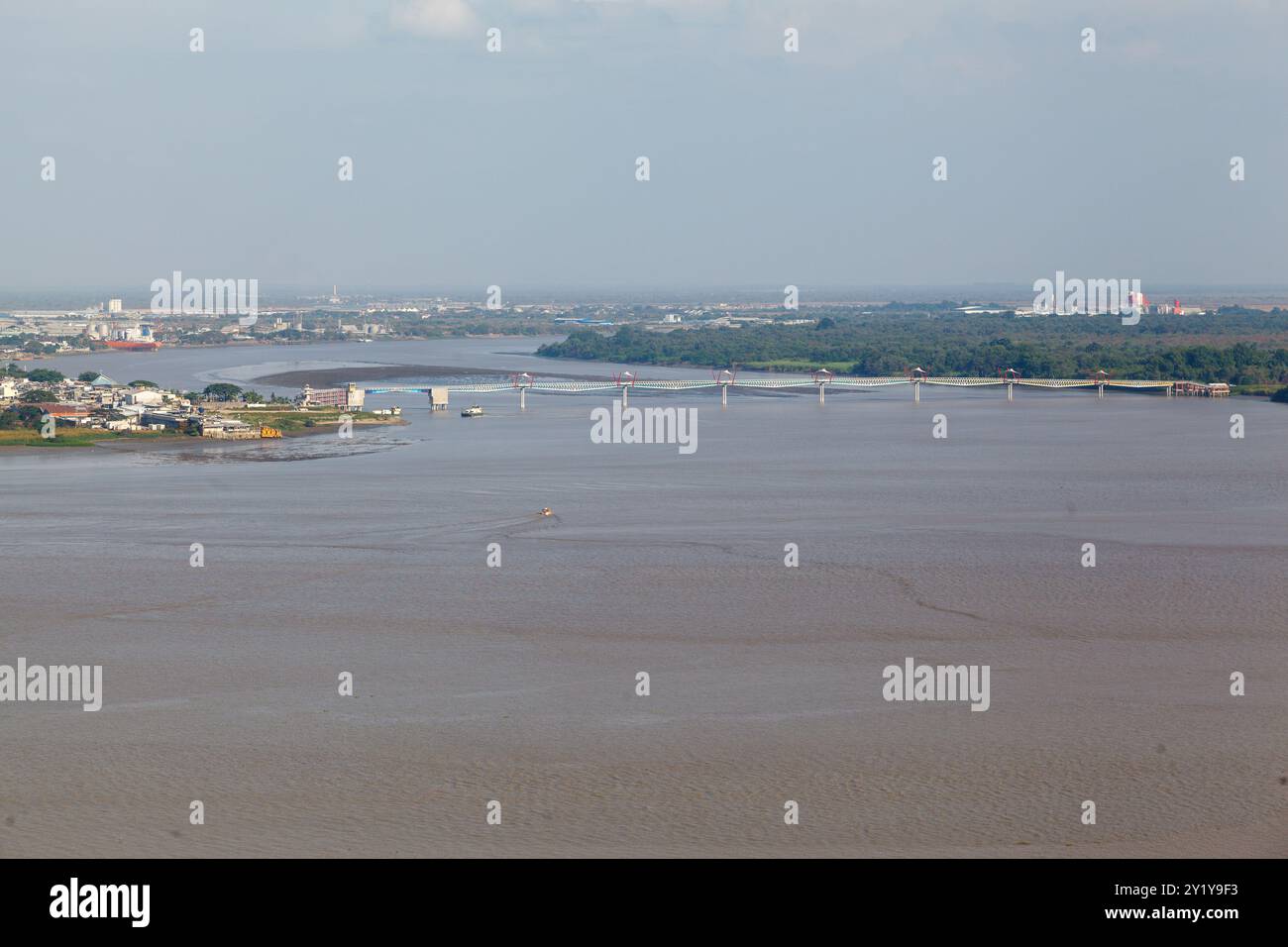 The Puente Peatonal y Ciclovía Guayaquil - Isla Santay, Pedestrian and ...