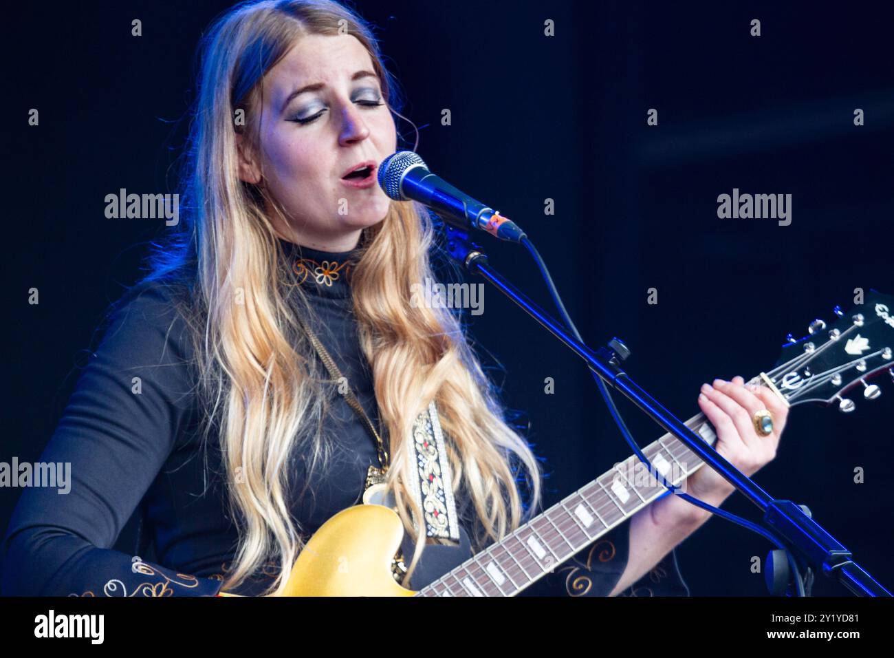 Scottish folk stage hi-res stock photography and images - Alamy