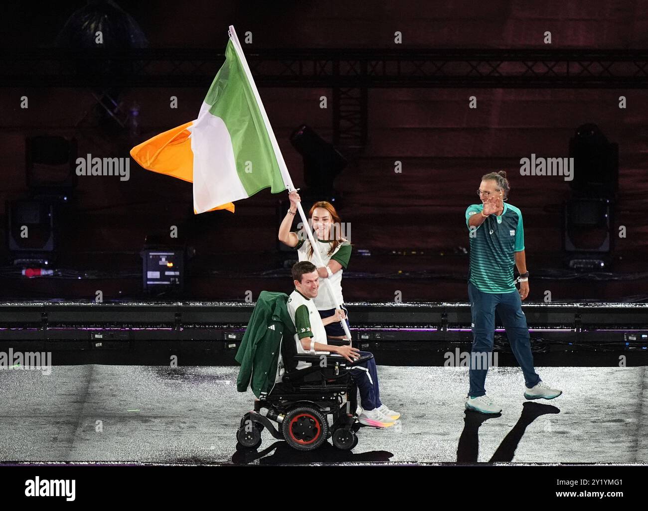 Ireland flagbearers Ellen Keane and Michael Murphy during the closing ...