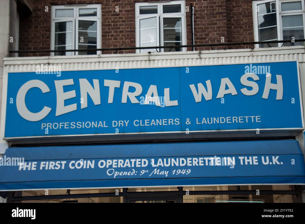 Laundrette hi-res stock photography and images - Alamy
