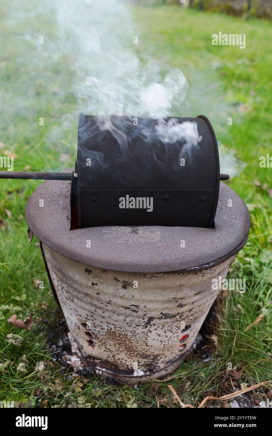 Home-made roasting and in the former and old method of coffee beans ...