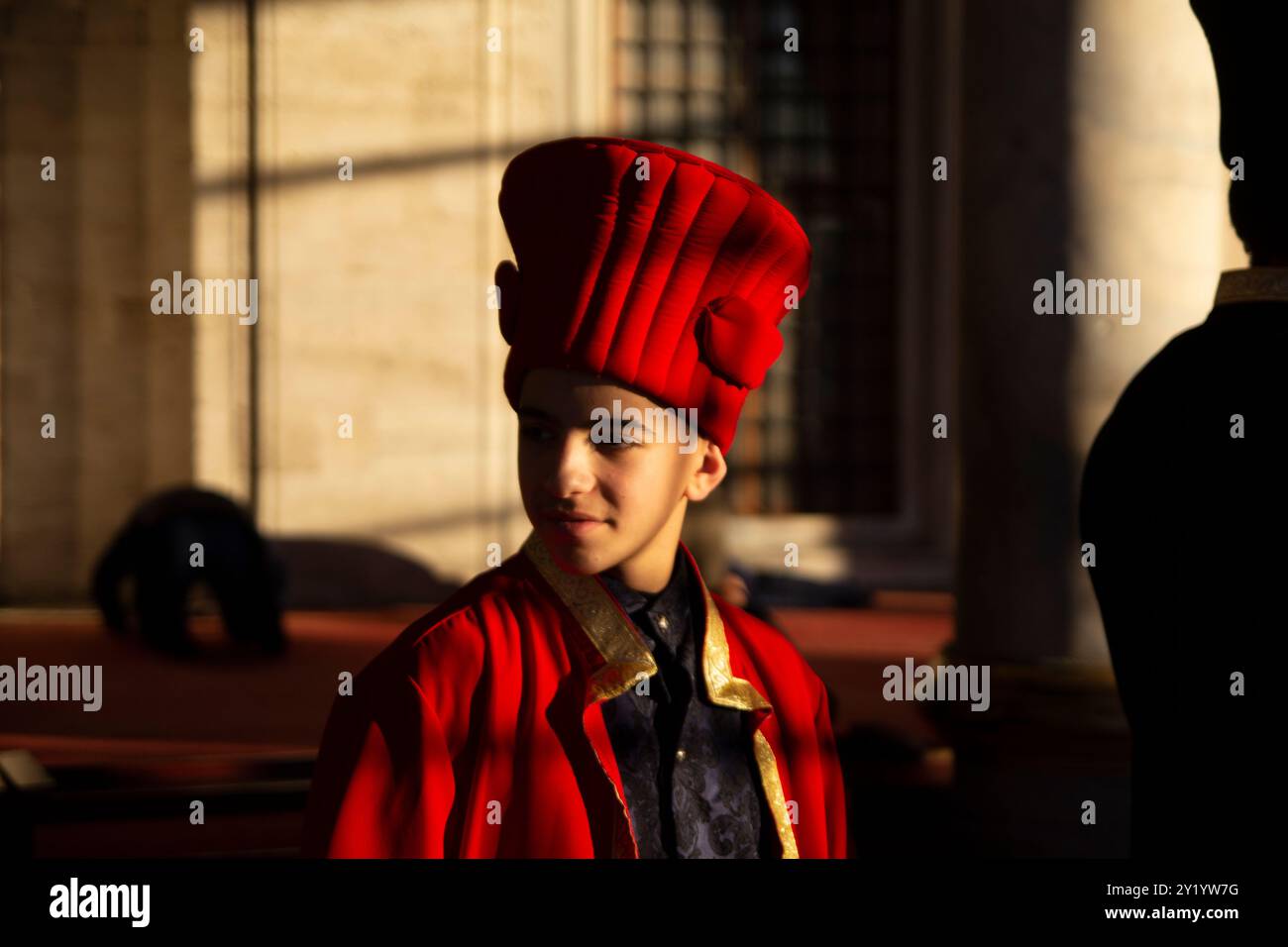 Statement headwear hi-res stock photography and images - Alamy