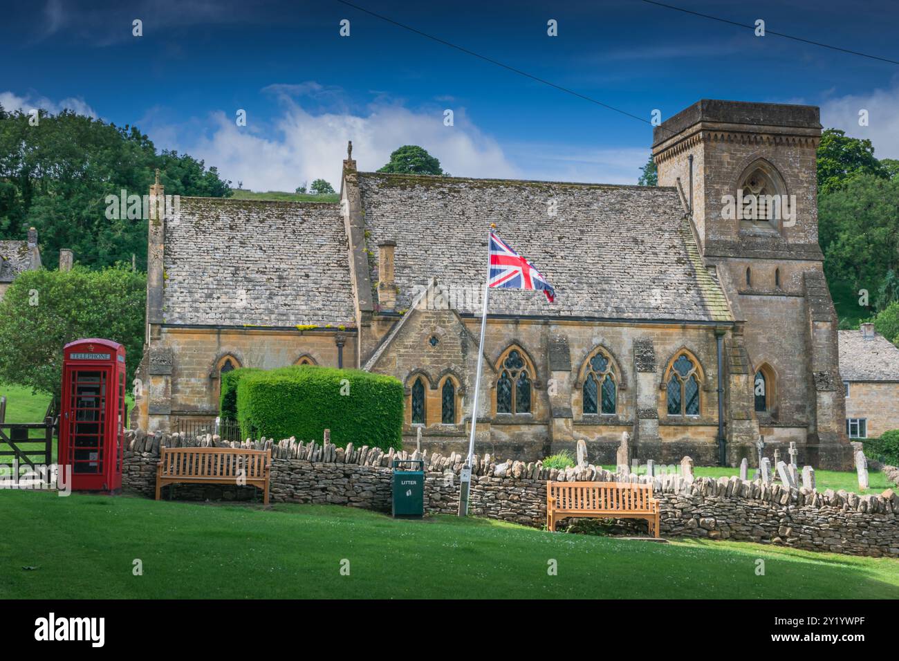 Old british village hi-res stock photography and images - Alamy