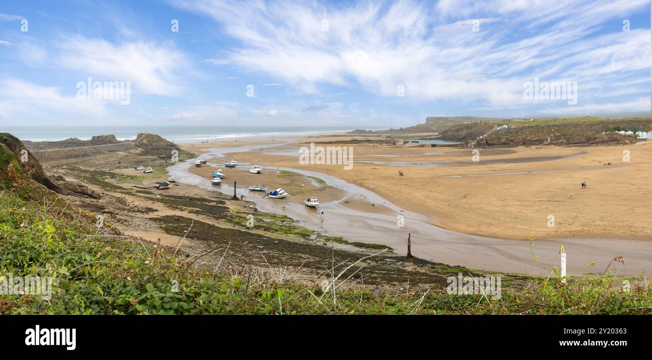 Panoramic view of Summerleaze beach and sea at low tide at Bude ...