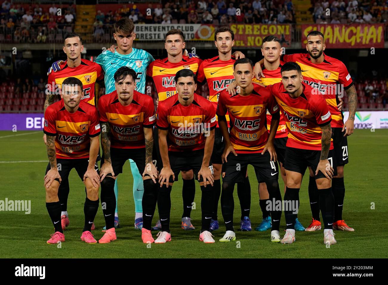 Benevento calcio line up hi-res stock photography and images - Alamy