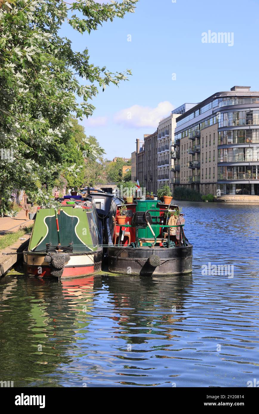 Regents Canal between Caledonian Road and York Way, near Kings Cross ...