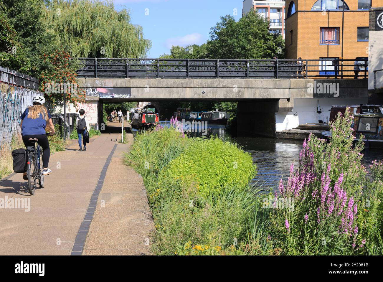 Regents Canal between Caledonian Road and York Way, near Kings Cross ...