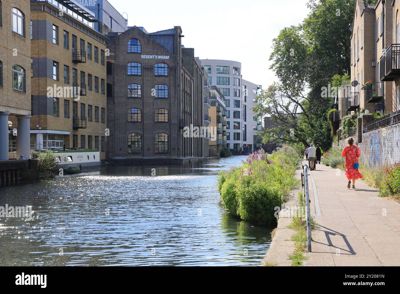 Regents Canal between Caledonian Road and York Way, near Kings Cross ...