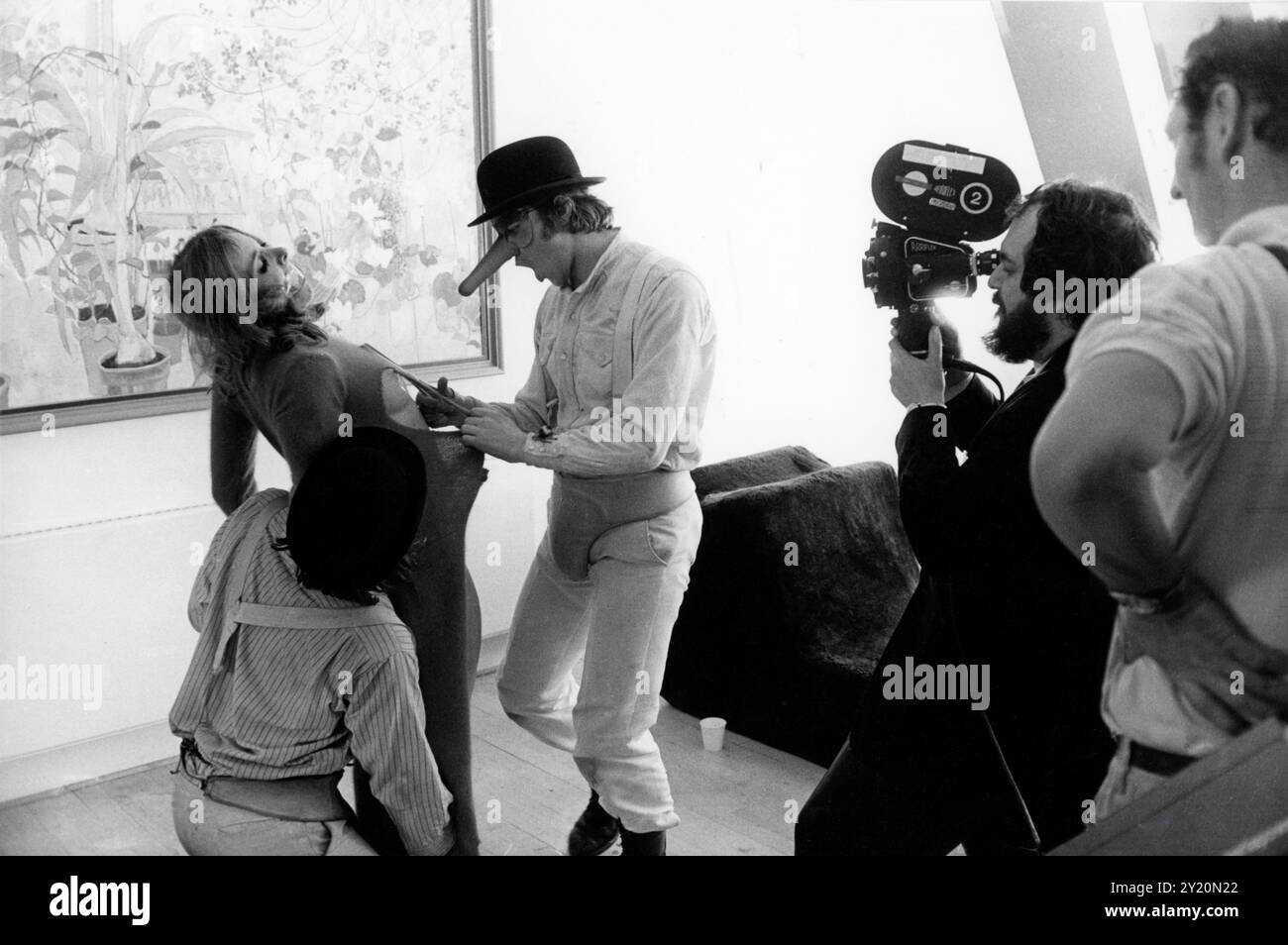 Director STALEY KUBRICK with Arriflex hand held camera filming WARREN ...