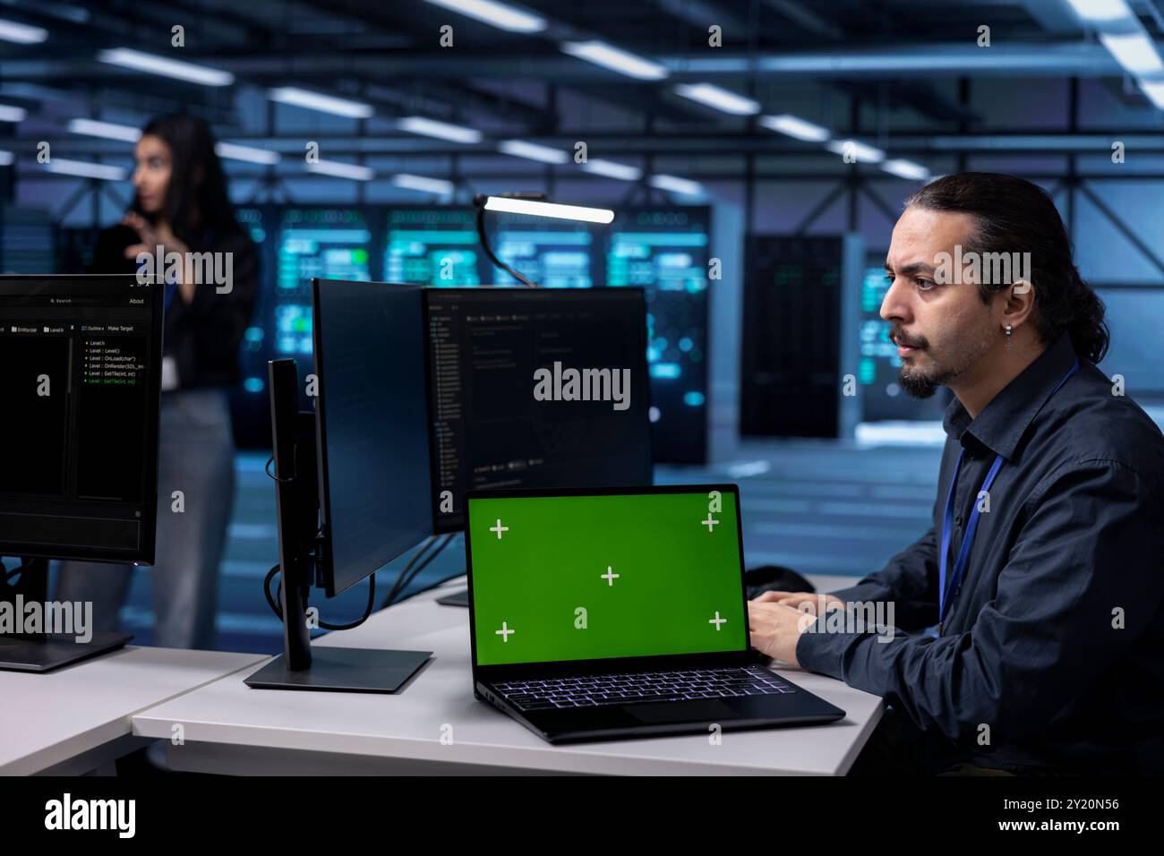 Admin in data center chroma hi-res stock photography and images - Alamy
