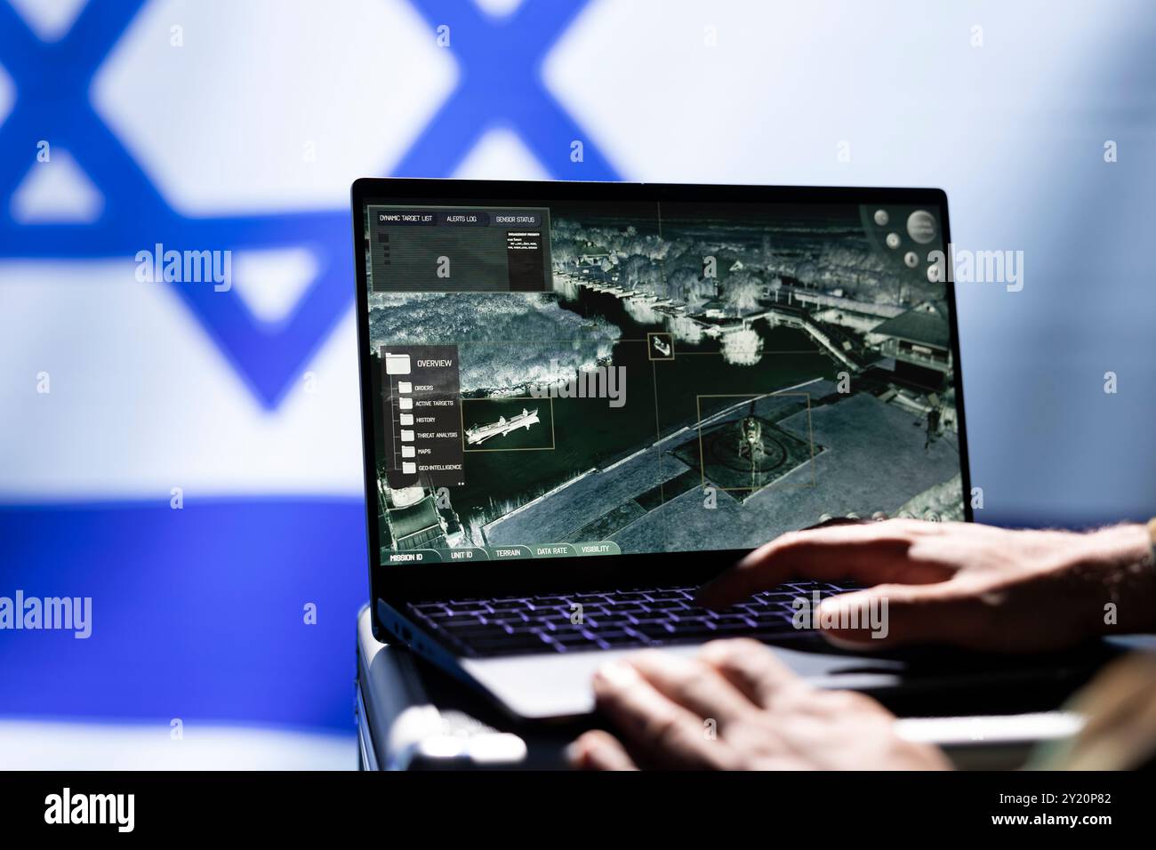 Military radar screen operator hi-res stock photography and images - Alamy