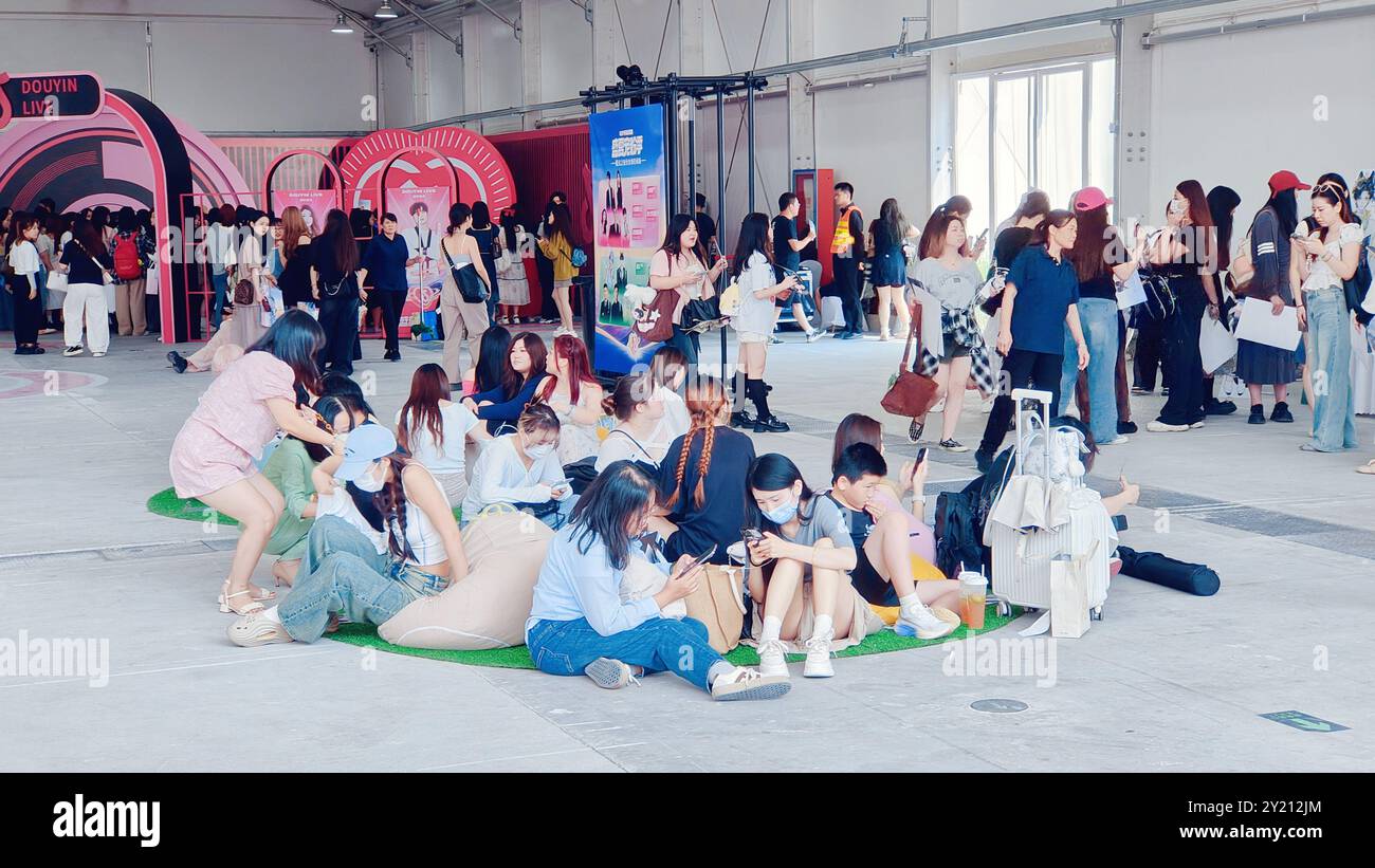 SHANGHAI, CHINA - SEPTEMBER 7, 2024 - A live Tiktok broadcast of a fan ...