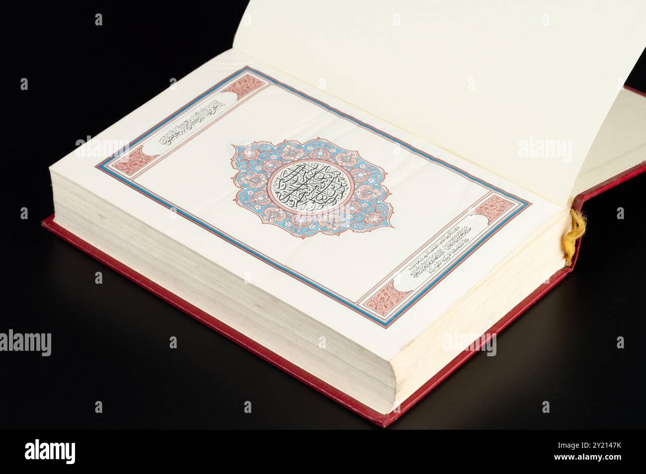 Open holy quran black hi-res stock photography and images - Alamy