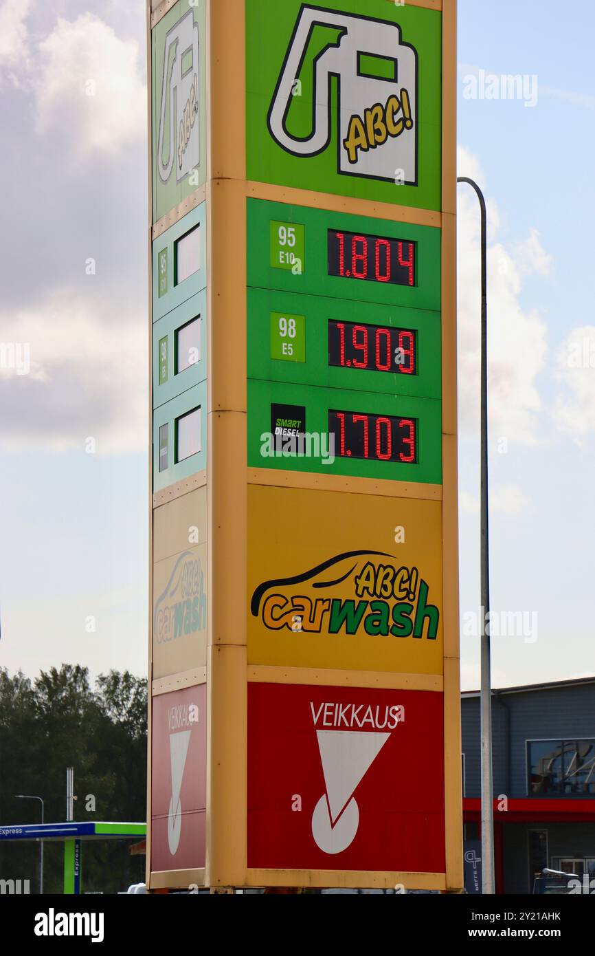 Karis station hi-res stock photography and images - Alamy