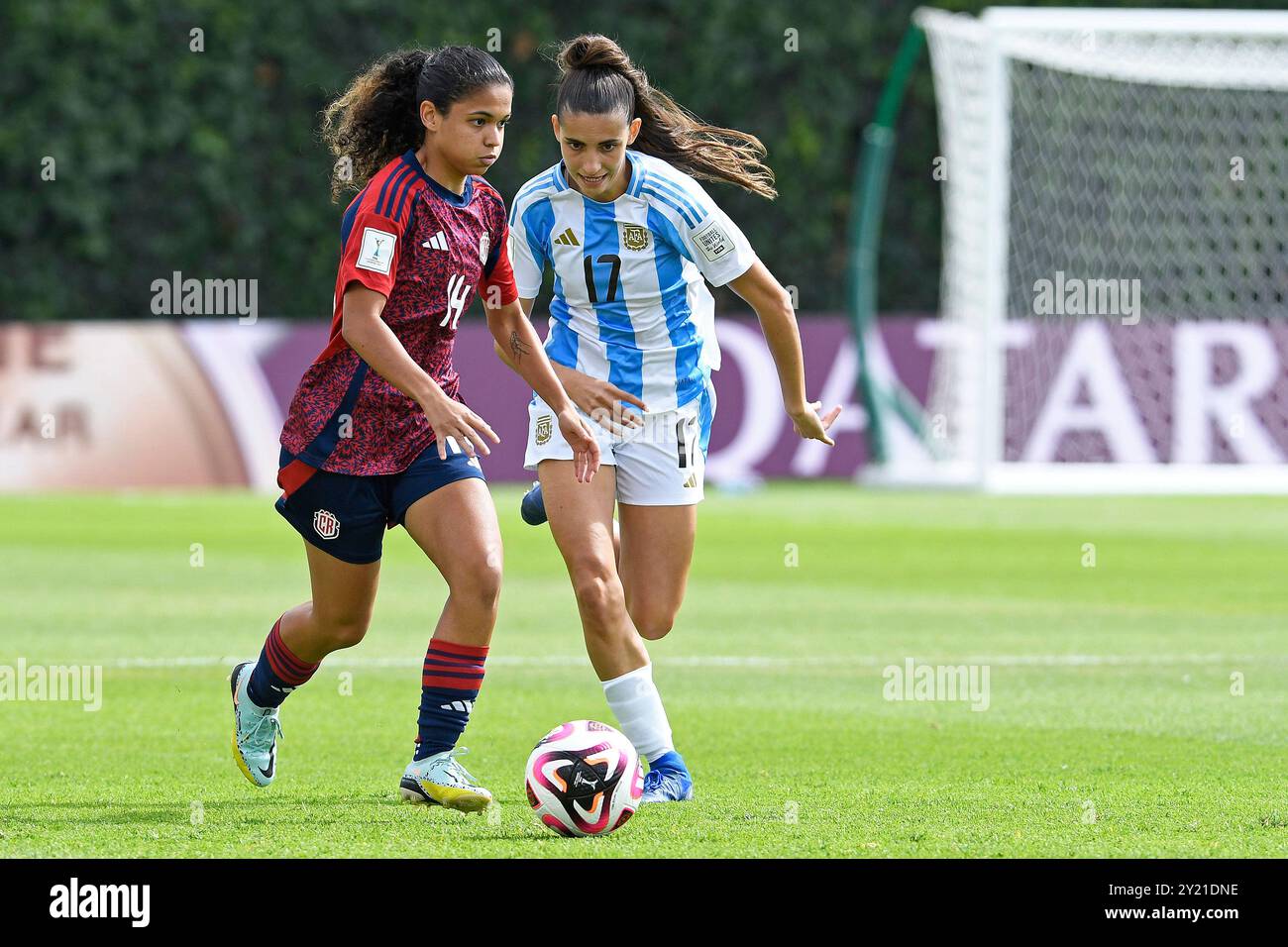 Techo Metropolitan Stadium Denise Rojo of Argentina disputes the throw ...