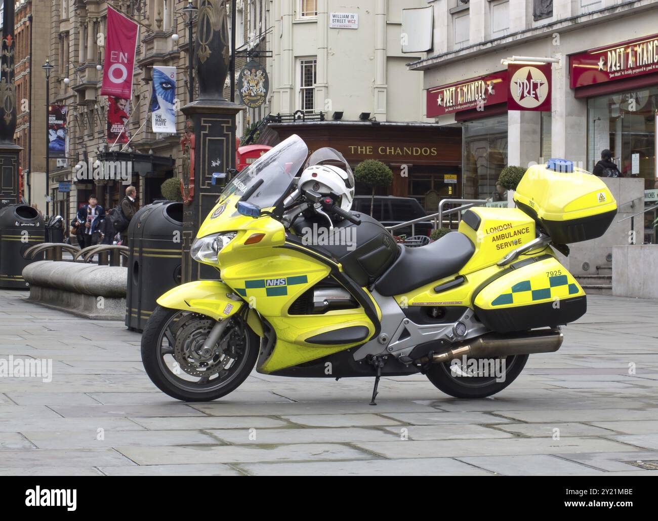 Car accidents ambulance hi-res stock photography and images - Alamy