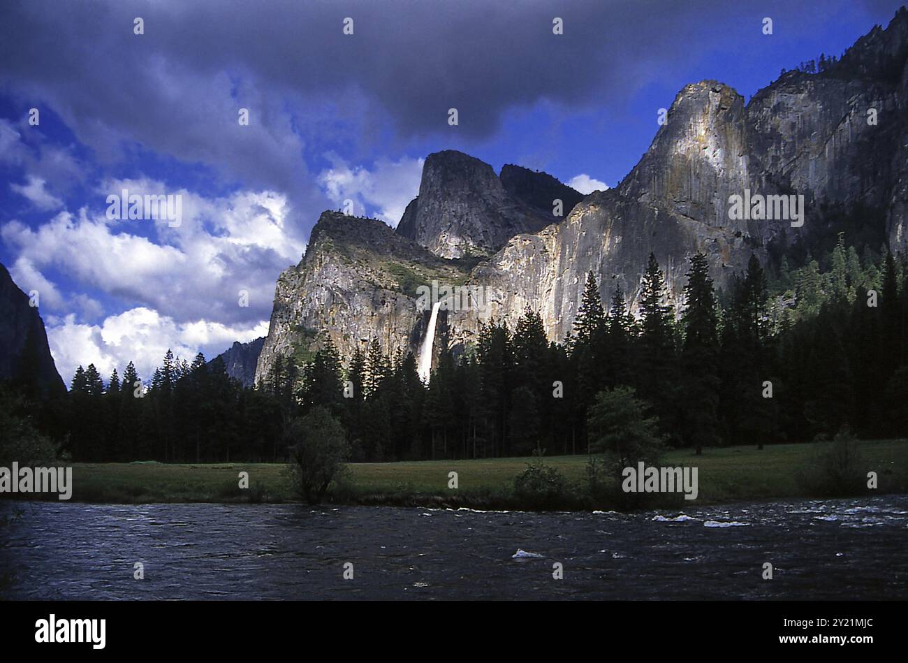 In yosemite valley np hi-res stock photography and images - Alamy