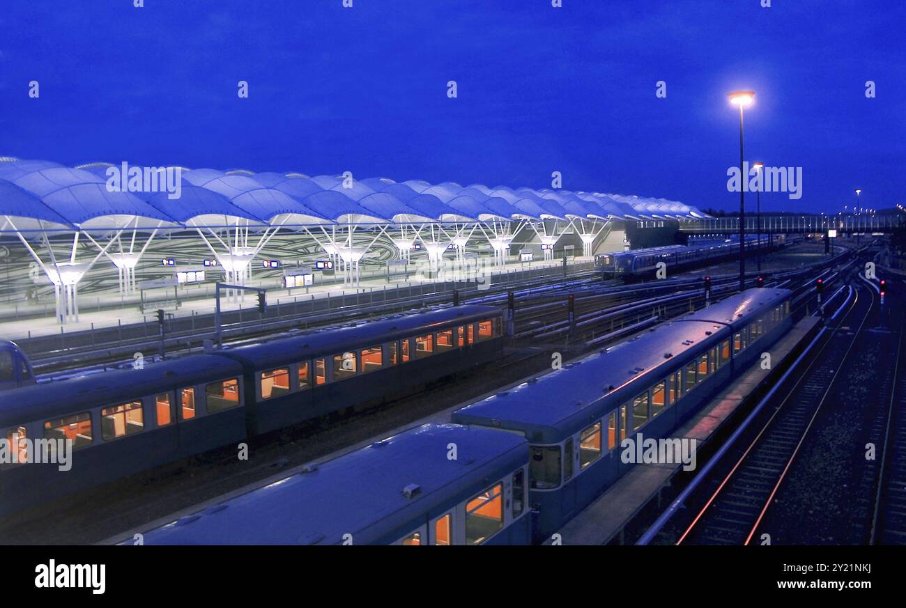 Bahnhof münchen hi-res stock photography and images - Alamy