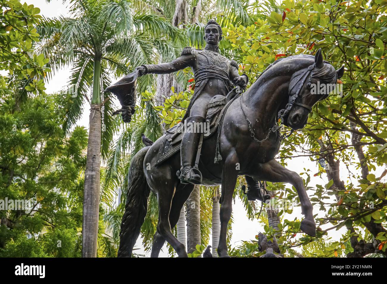 Statue Simon Bolivar at Bolivar square, Old Town Cartagena, Colombia ...