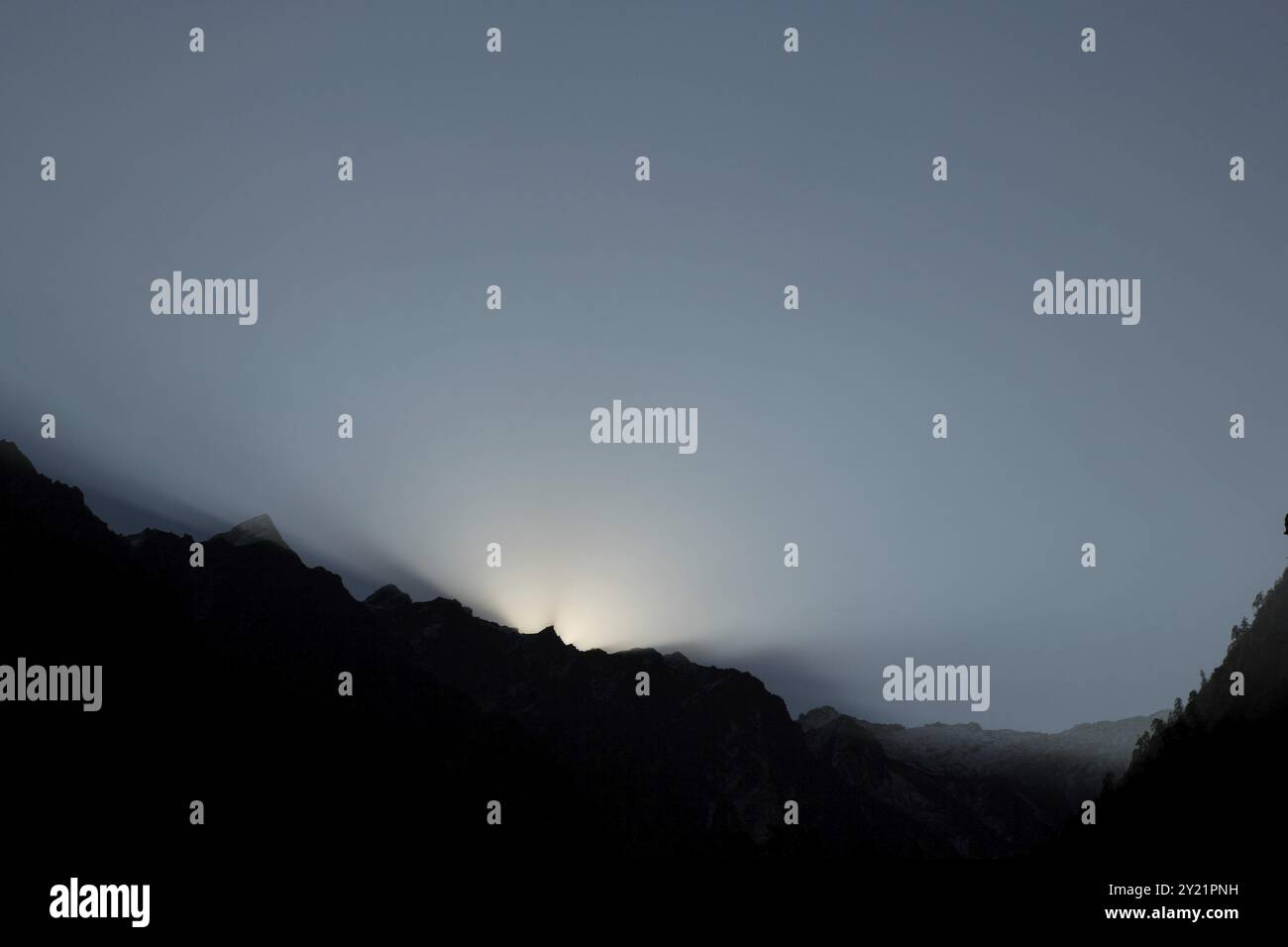 Sunshine shafts hi-res stock photography and images - Alamy