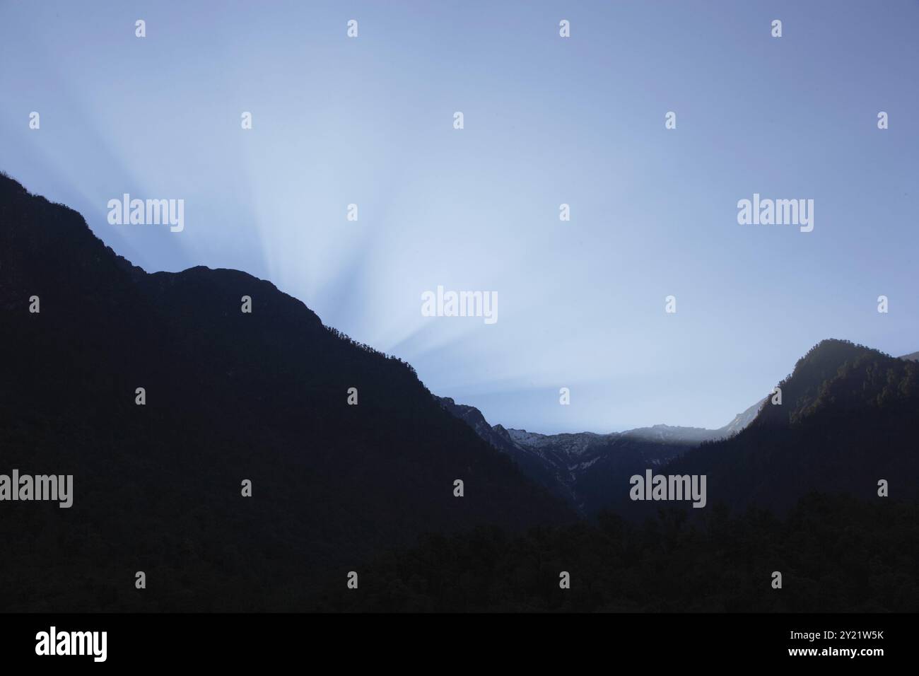 Sunshine shafts hi-res stock photography and images - Alamy