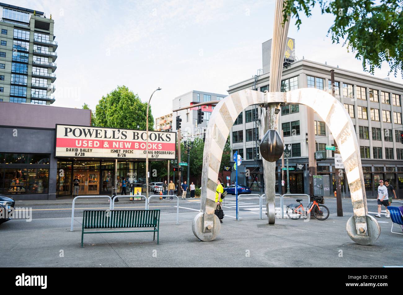 Powells city of books, portland, oregon hi-res stock photography and ...