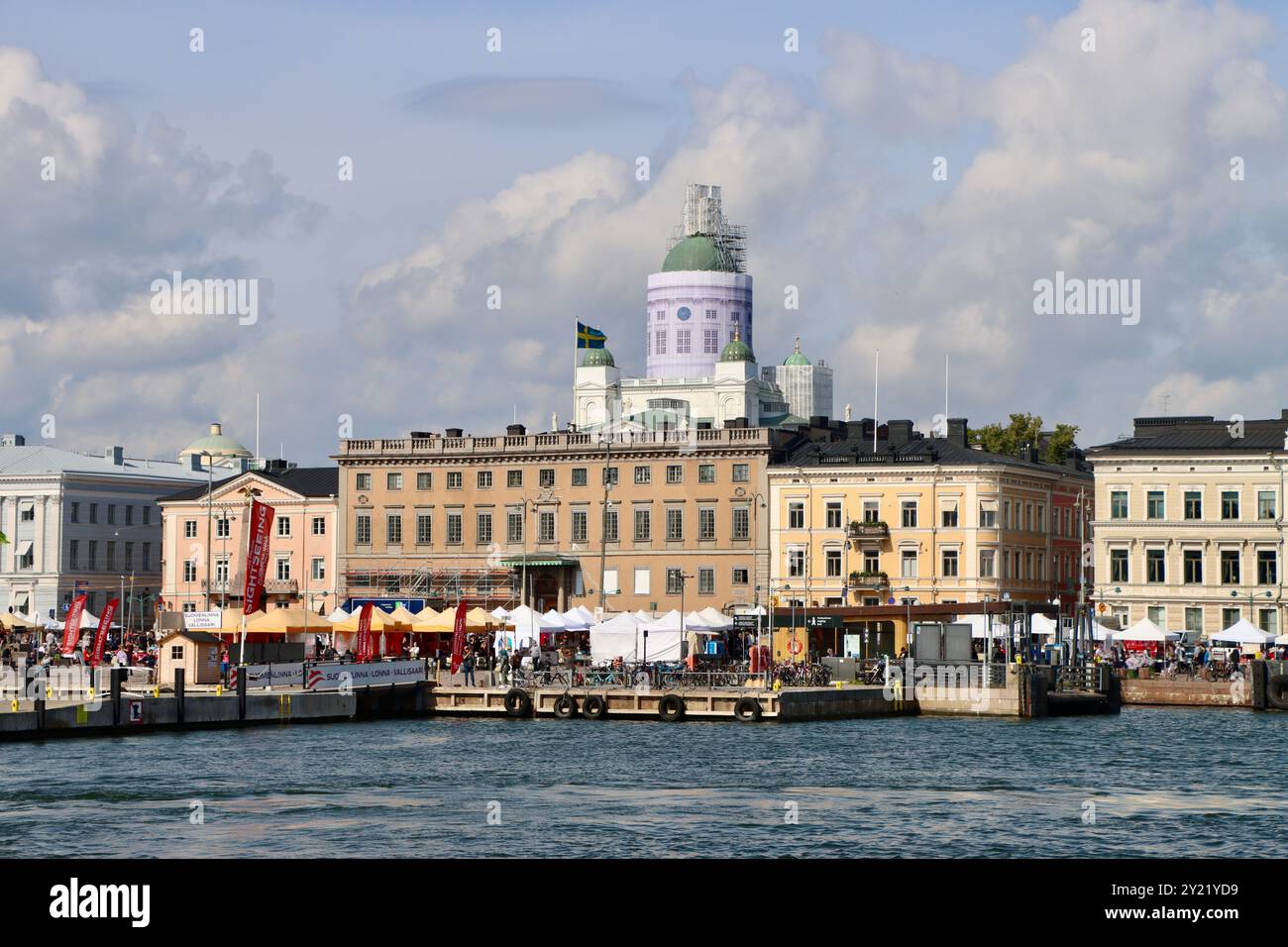 Helsinki Cathedral, Helsingin tuomiokirkko behind the Swedish Embassy ...