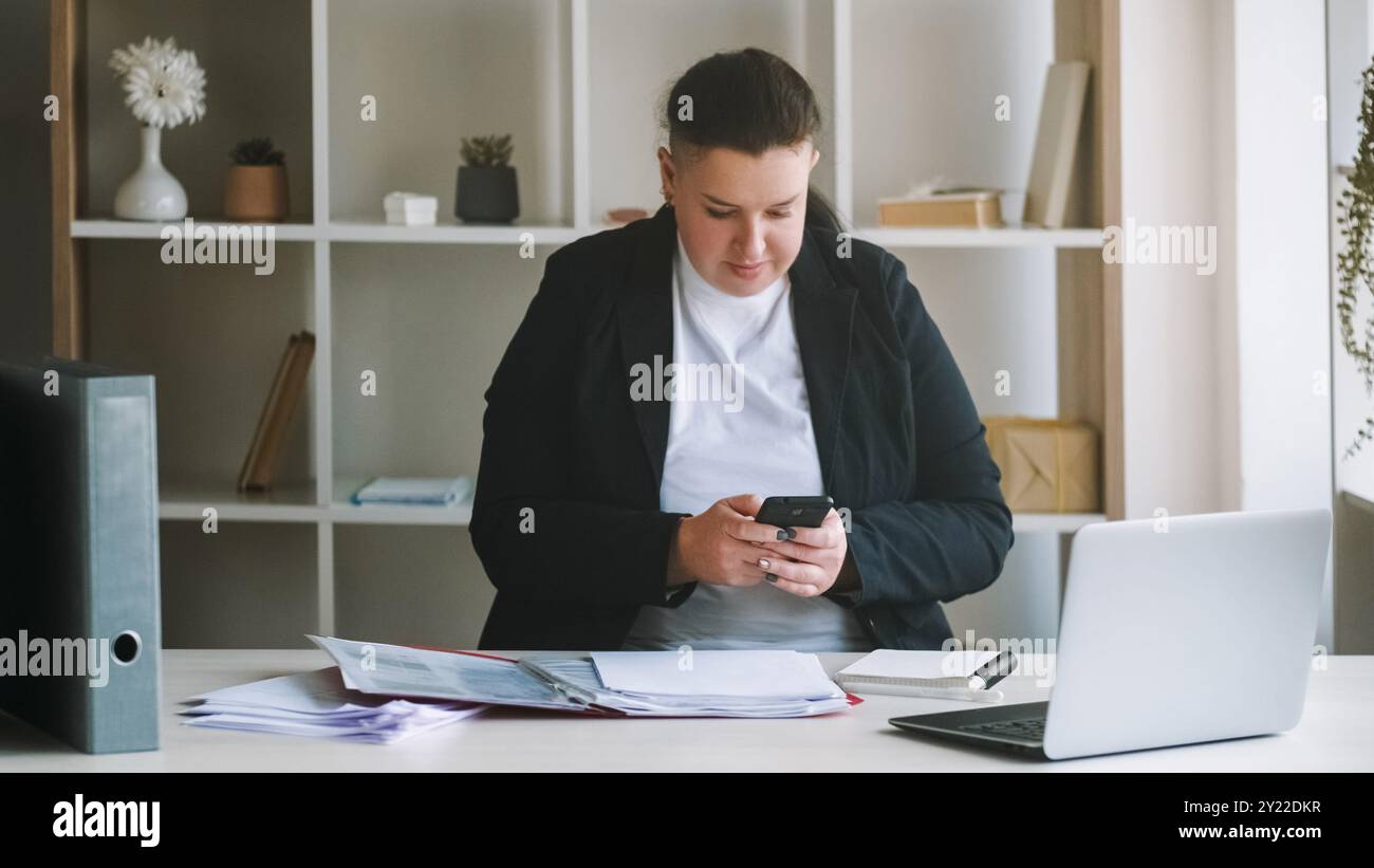 Bored female office worker typing hi-res stock photography and images ...