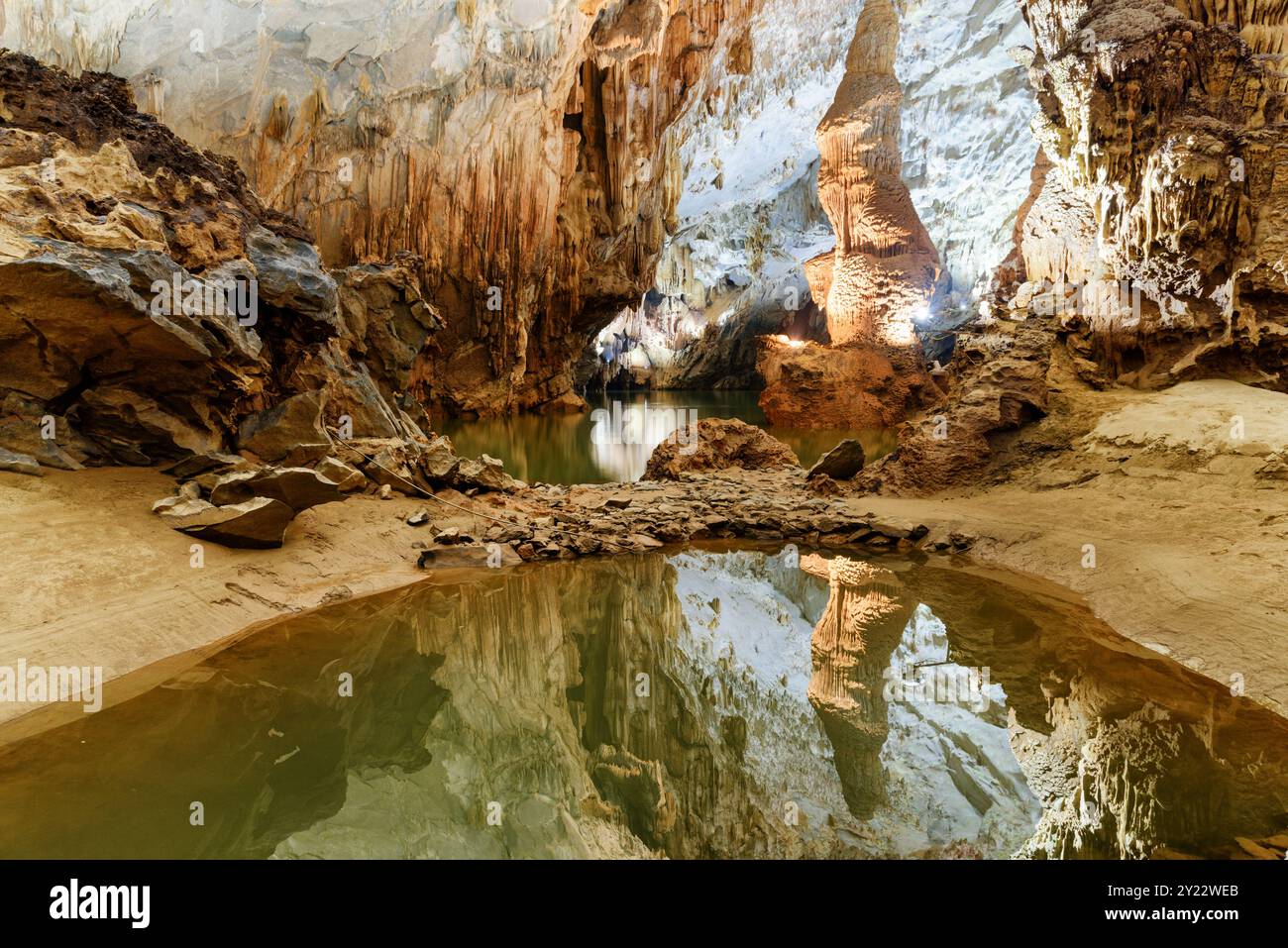 Underground chamber reflected in water inside Phong Nha Cave Stock ...