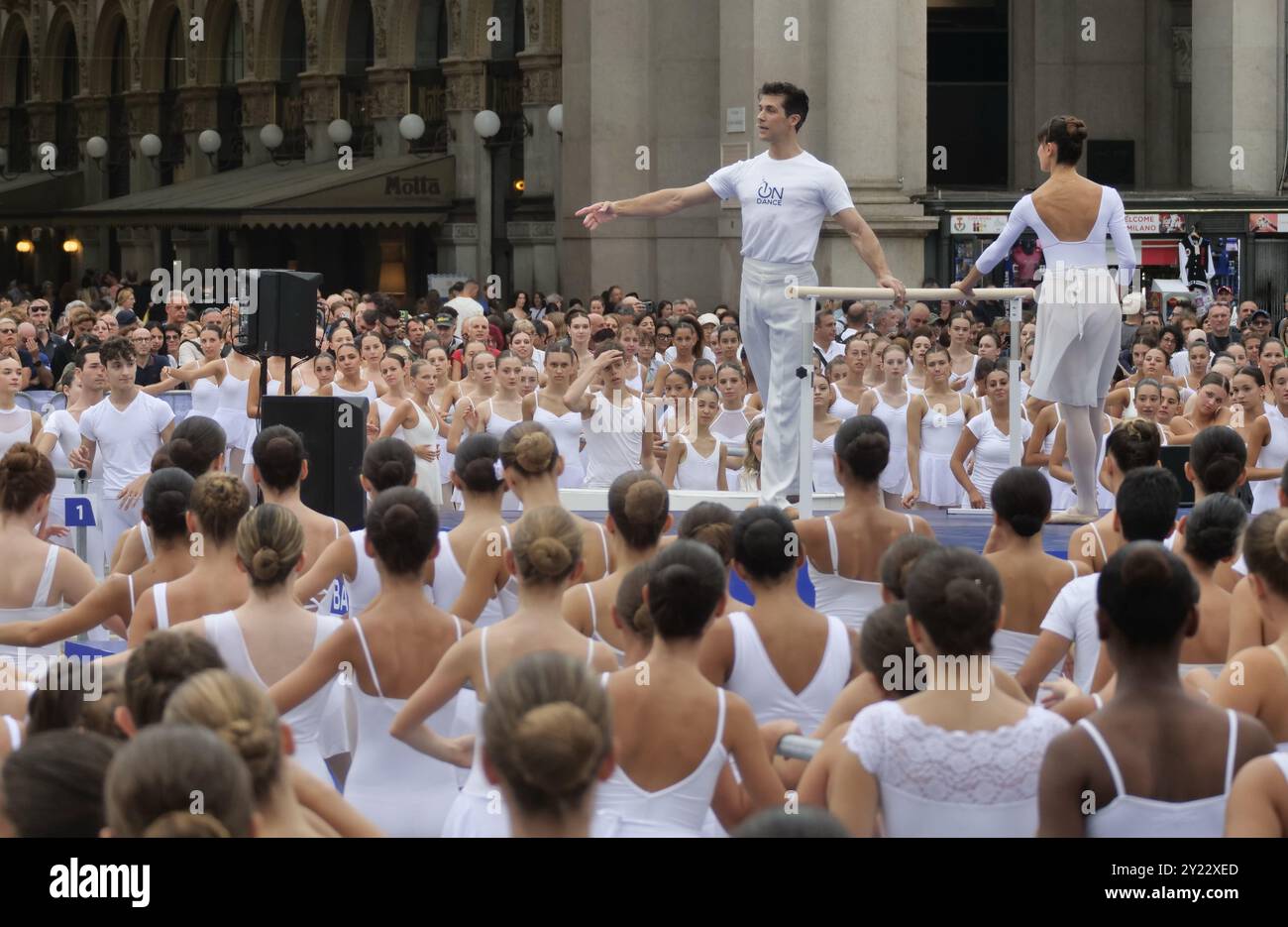Roberto Bolle and Nicoletta Manni hold a dance master class for two ...
