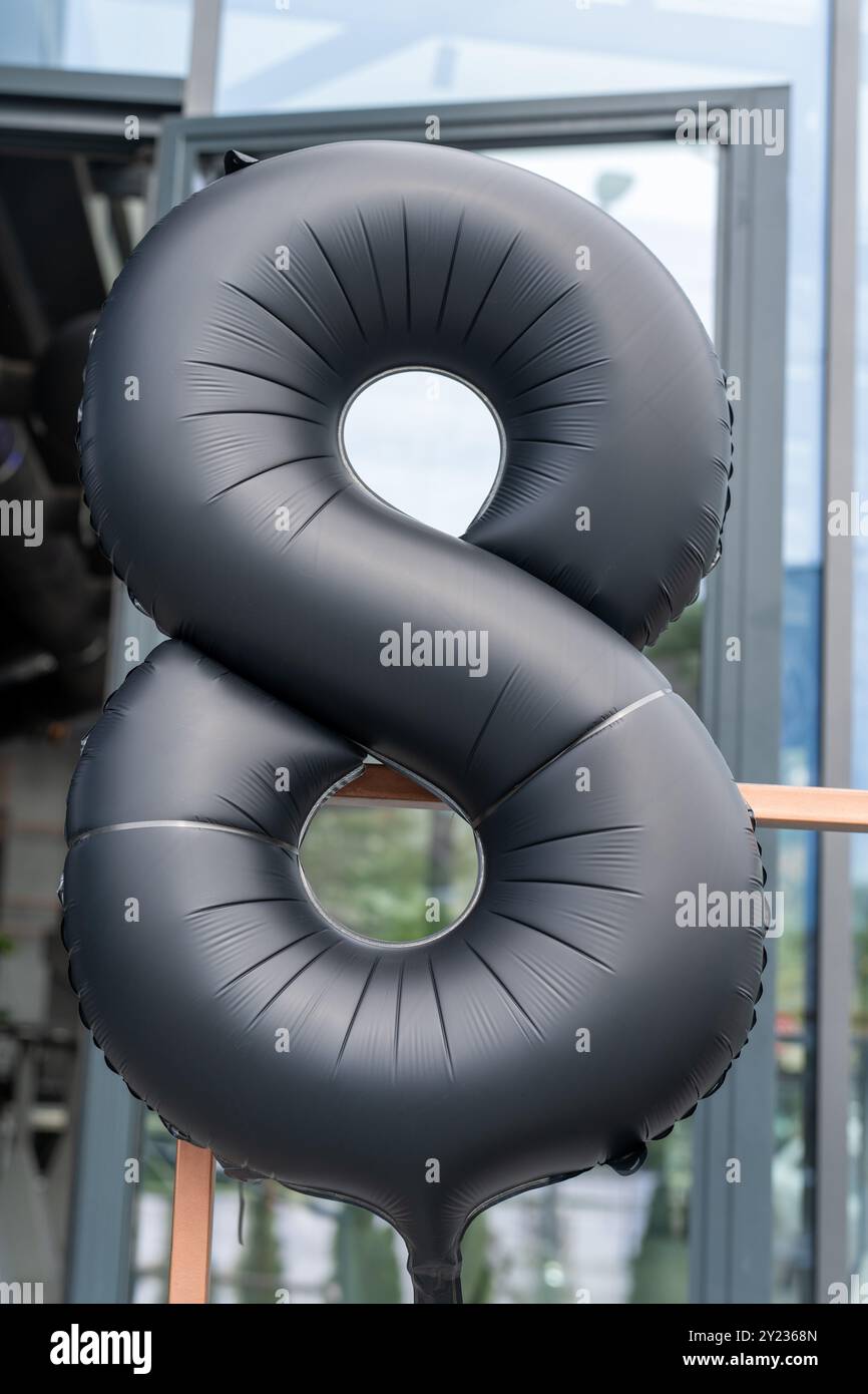 Modern visual loop hi-res stock photography and images - Alamy