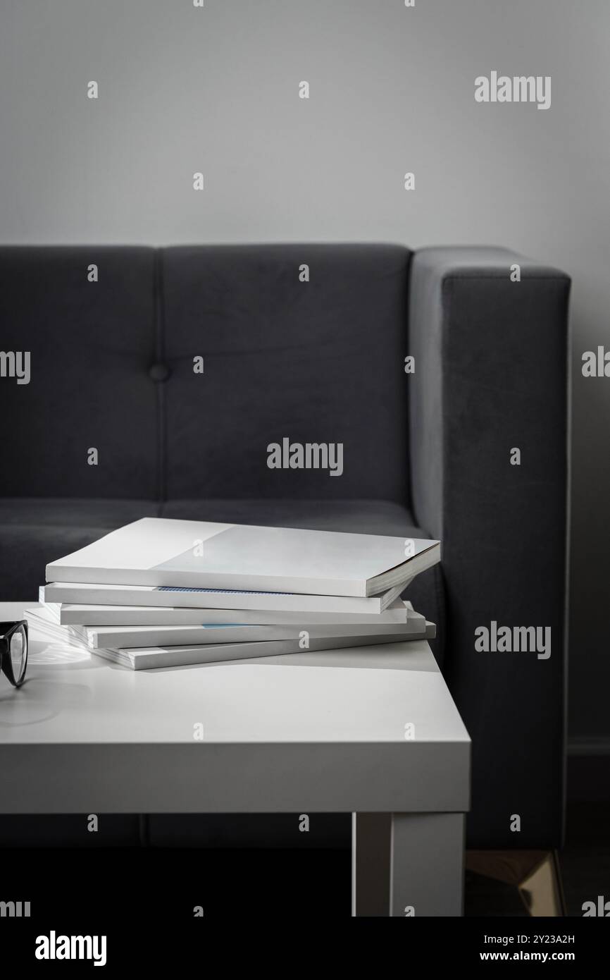 Stack of Magazines on White End Table in Living Room Stock Photo - Alamy