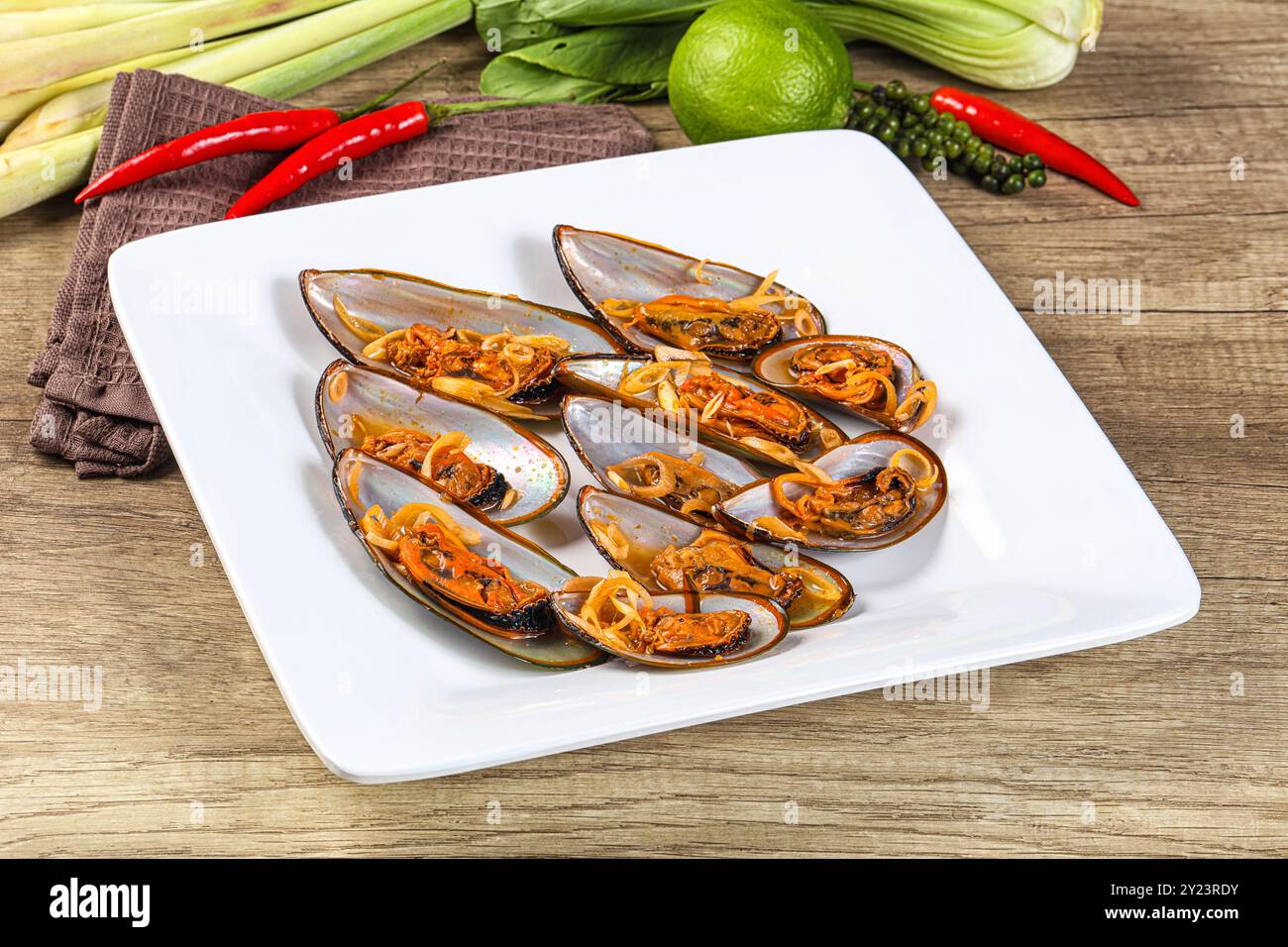 Steamed Messels with lemongrass and tomato Stock Photo - Alamy