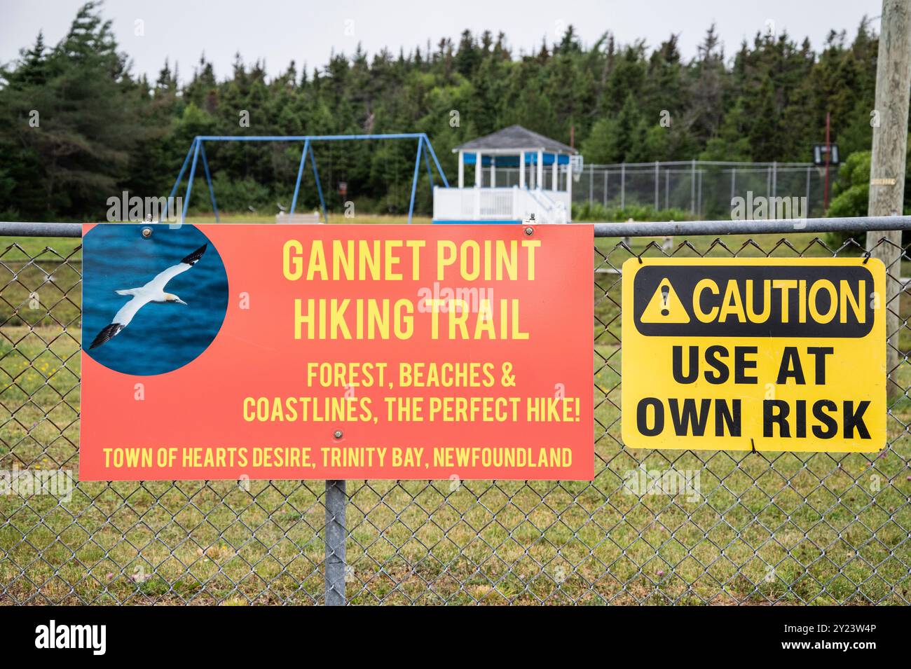 Gannet Point Hiking Trail and caution signs in Heart's Desire ...