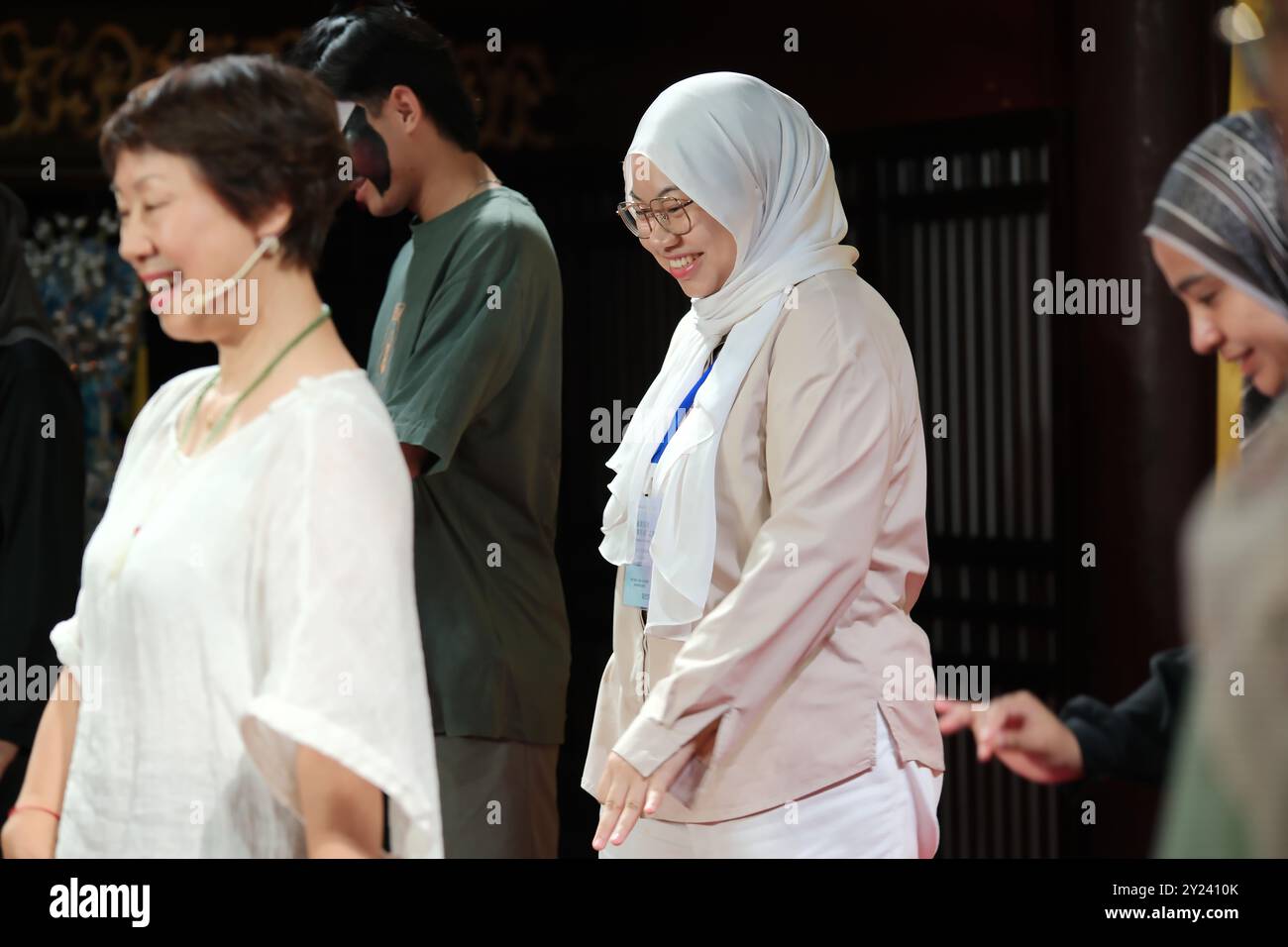 Foreign college students experience Peking opera culture in Nantong ...