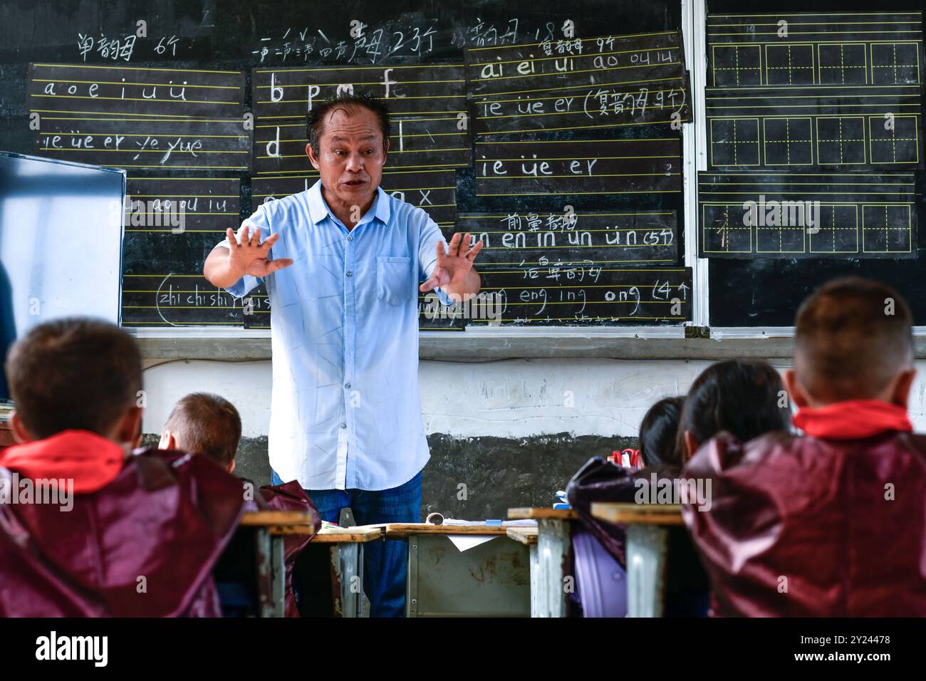 Chinese school children pe lesson hi-res stock photography and images ...