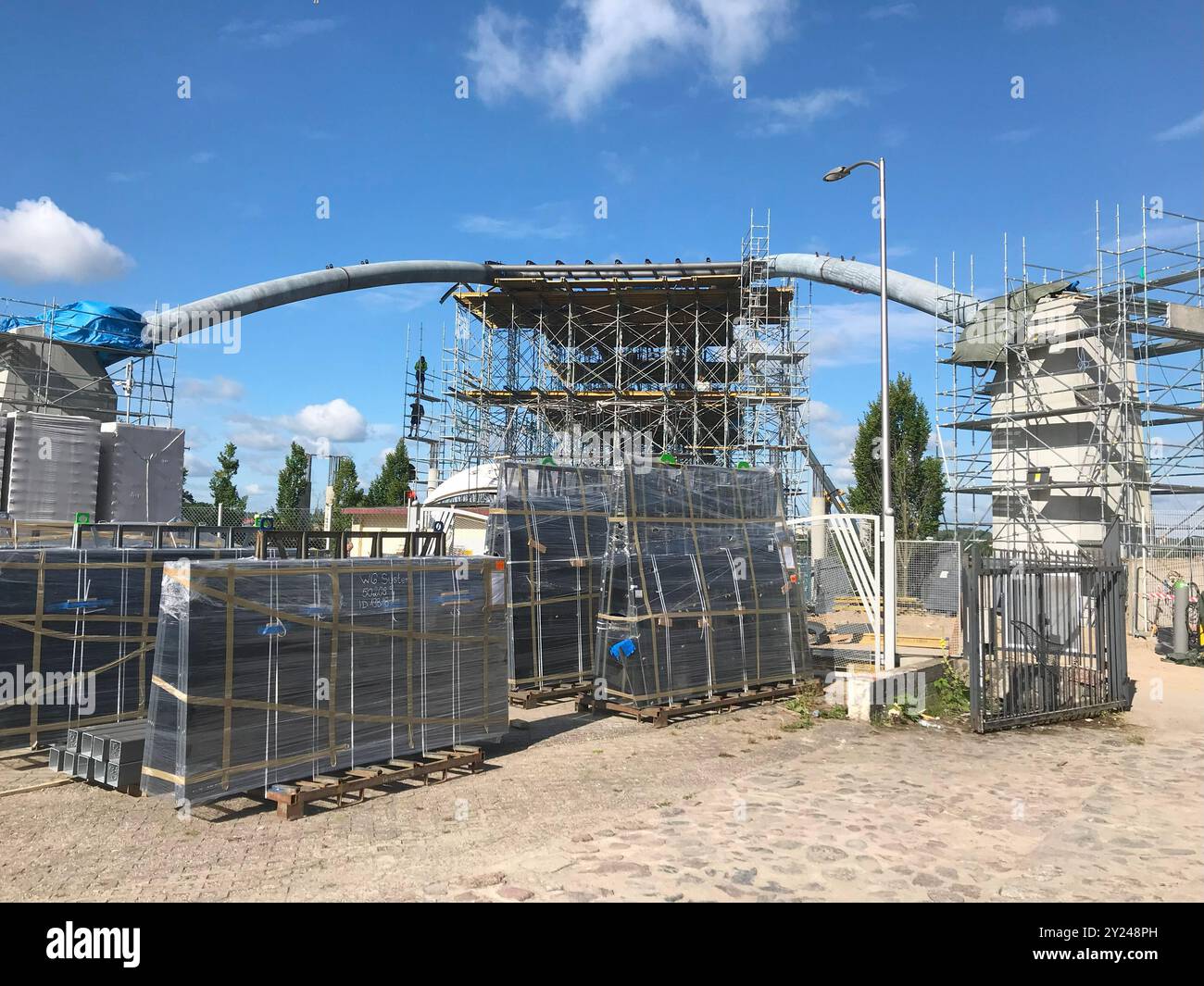 New amphitheater under expansion, metal spans - installation of load ...