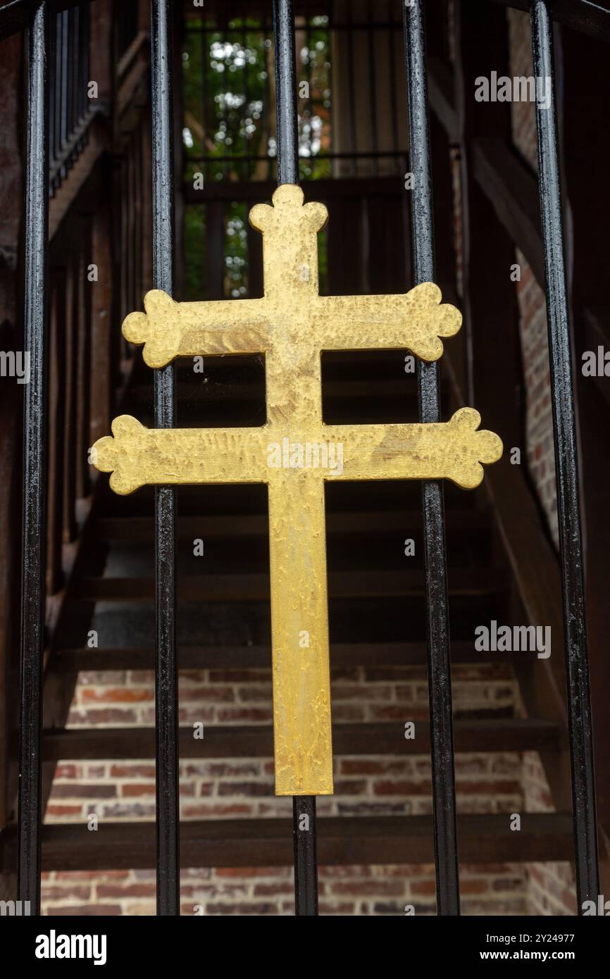 The Cross of Lorraine is a symbol of French resistance against Germany ...
