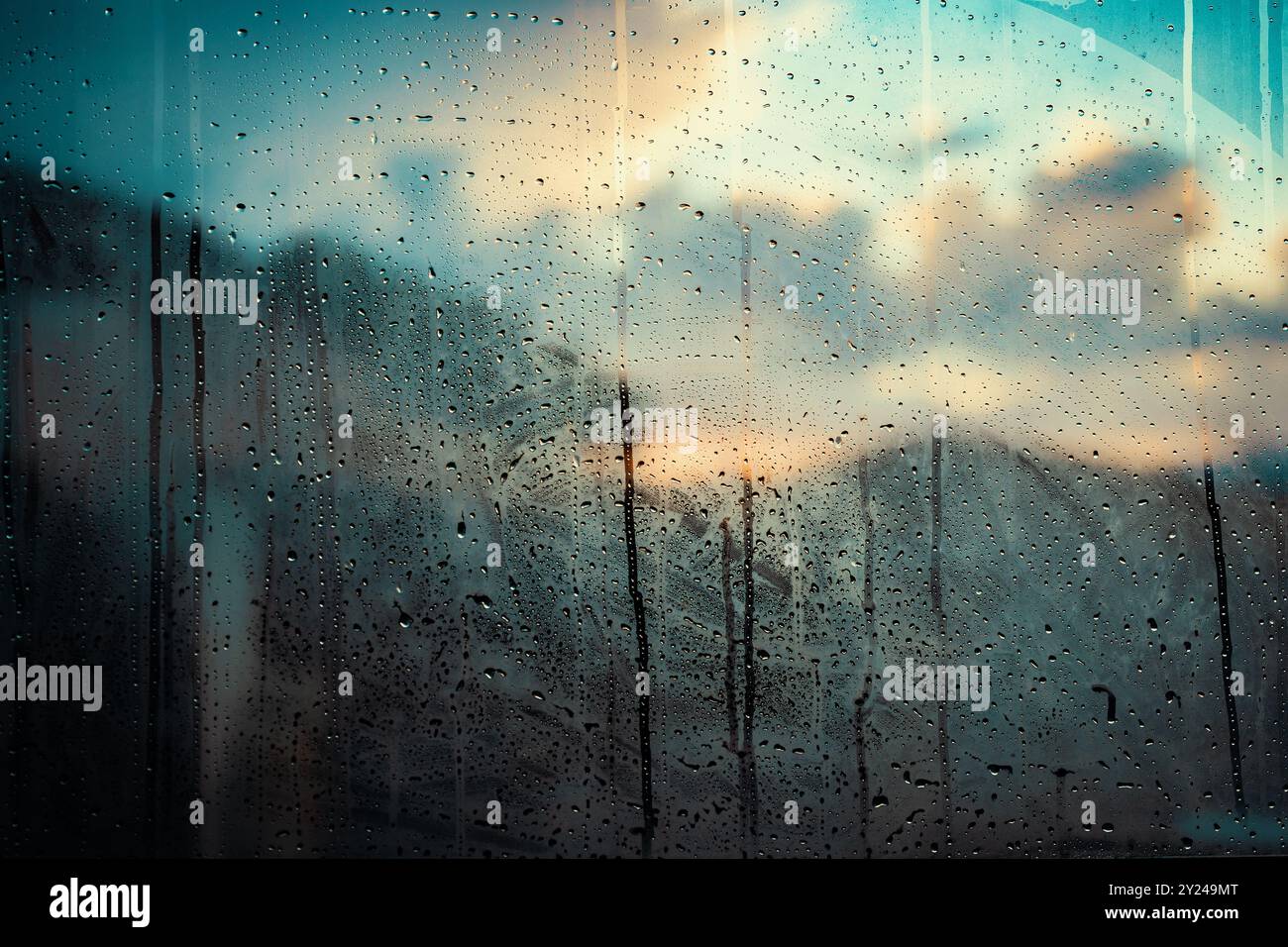 Blur view window rain outside hi-res stock photography and images - Alamy