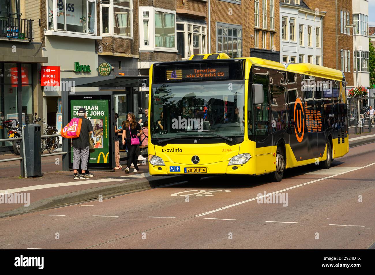 A yellow Utrecht U-Bus, Utrecht, The Netherlands Stock Photo - Alamy