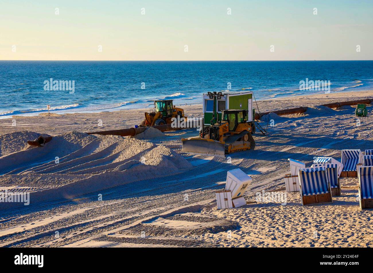 Die Sylter Küste ist der Gewalt des Meeres ständig unmittelbar ...