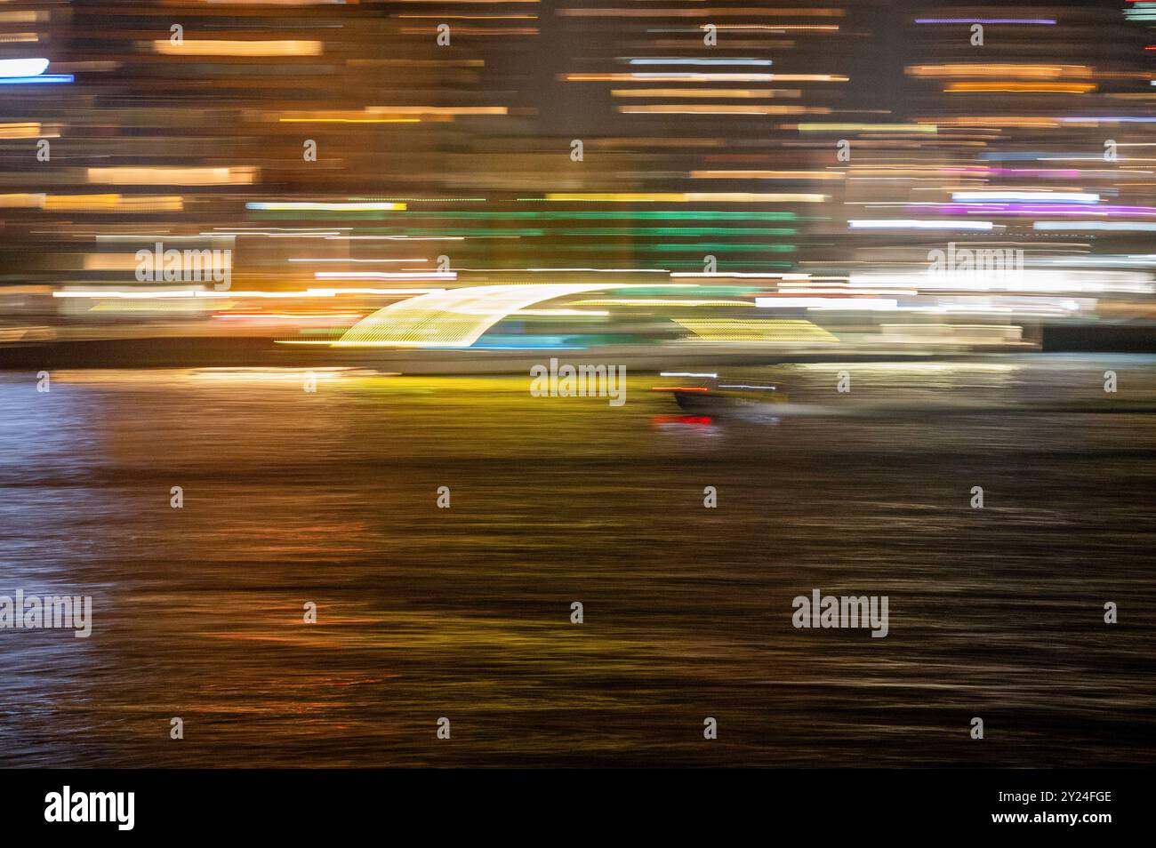 Lo shutter speed hi-res stock photography and images - Alamy