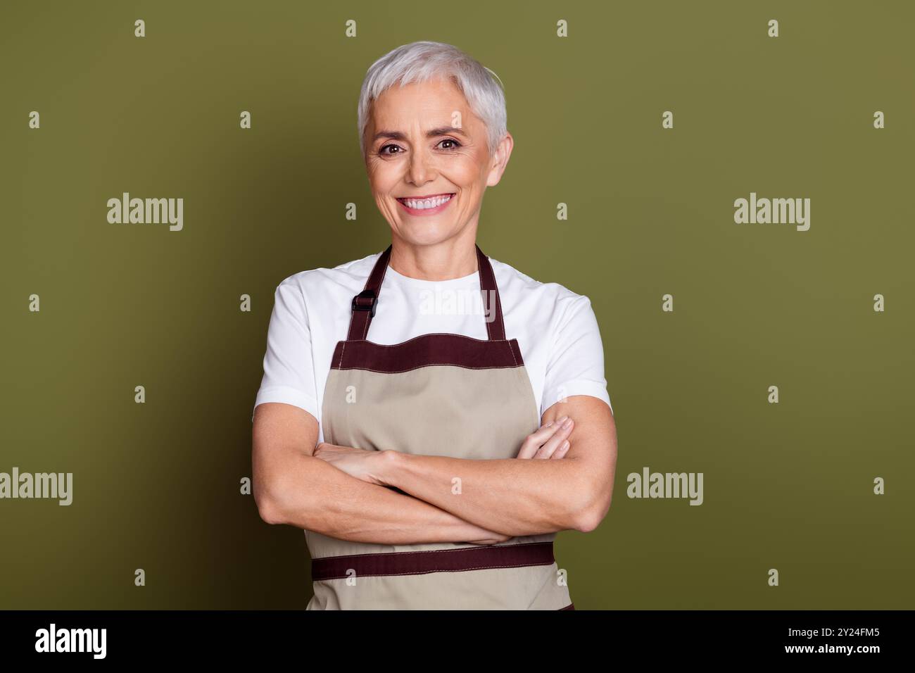 Photo of cheerful pretty lady dressed apron owning cafe hands folded ...